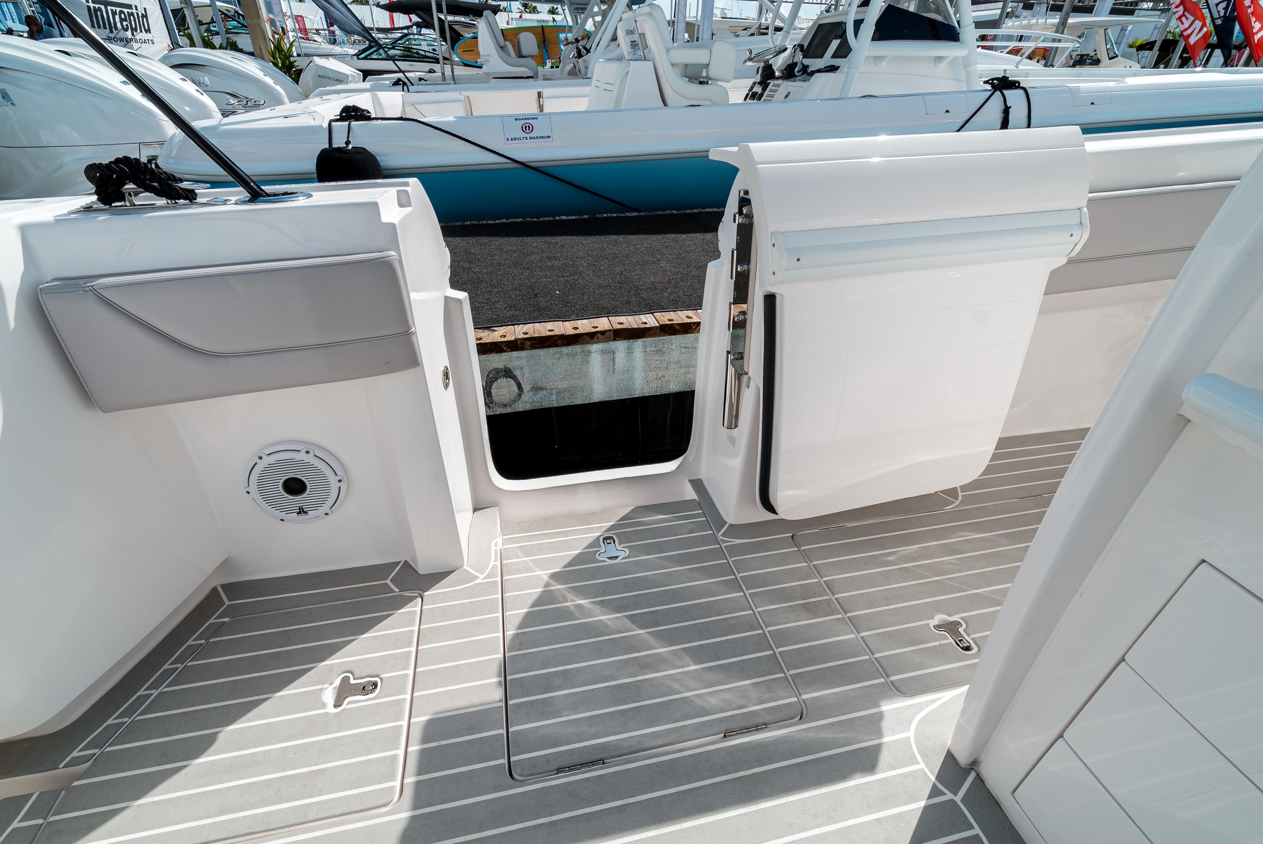 34 Intrepid 2020 Fort Lauderdale, Florida Sold on 2020-11-06 by Denison ...