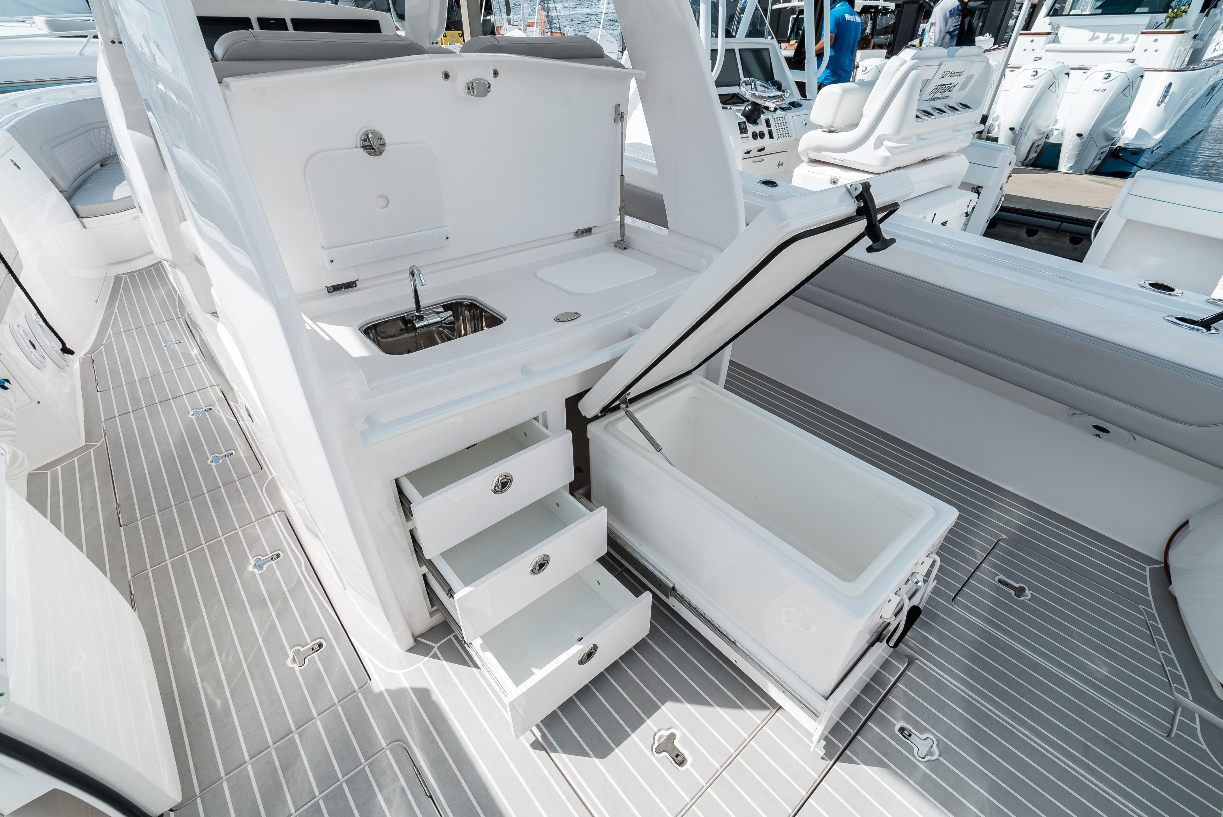 34 Intrepid 2020 Fort Lauderdale, Florida Sold on 2020-11-06 by Denison ...