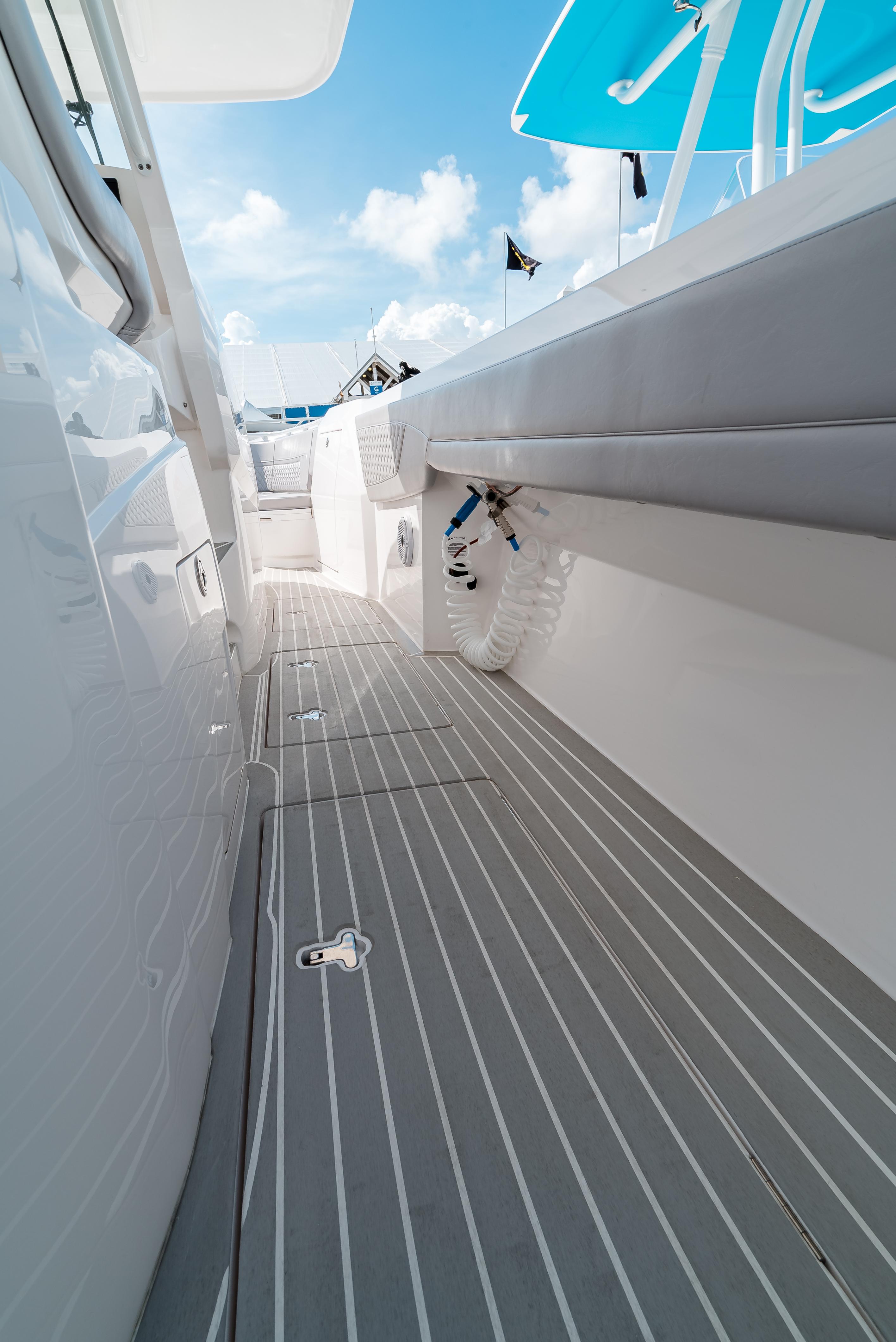 34 Intrepid 2020 Fort Lauderdale, Florida Sold on 2020-11-06 by Denison ...