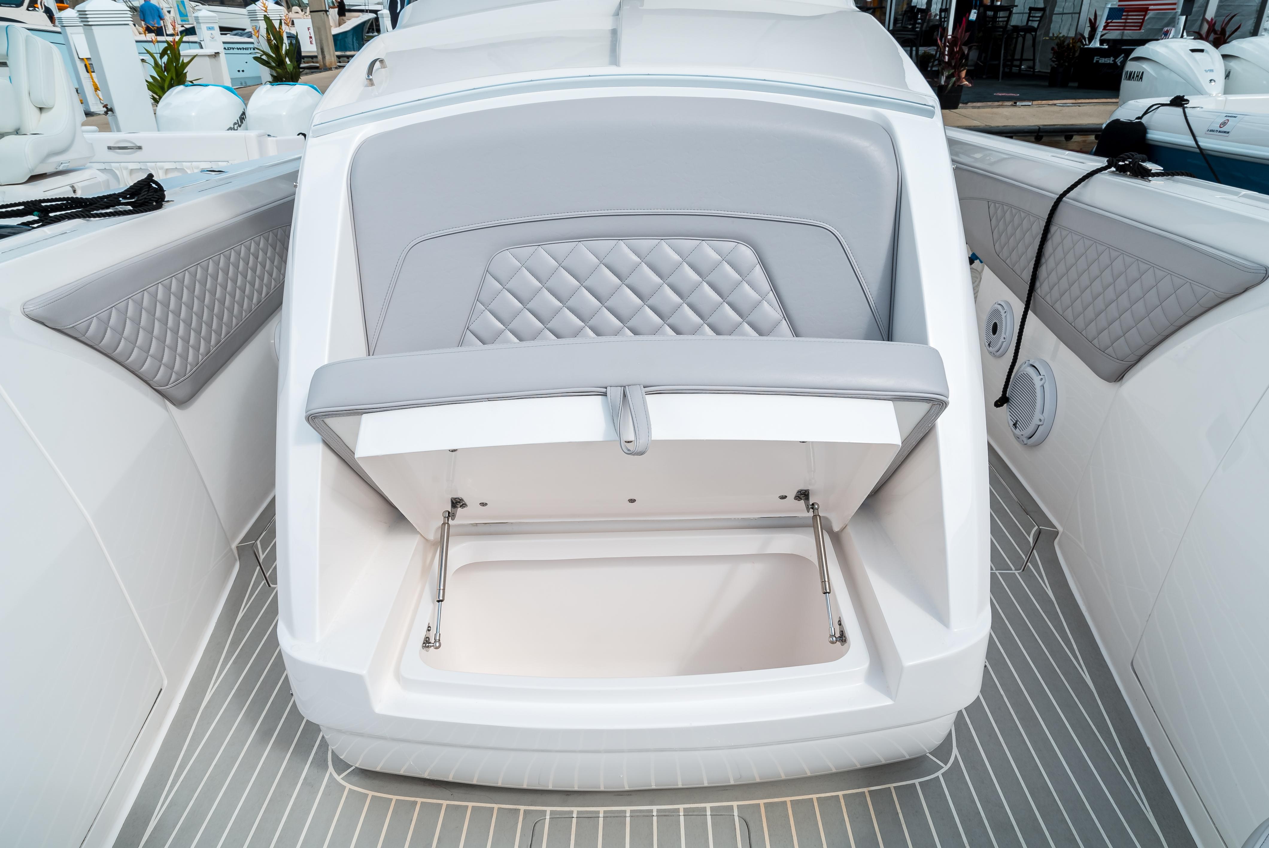 34 Intrepid 2020 Fort Lauderdale, Florida Sold on 2020-11-06 by Denison ...