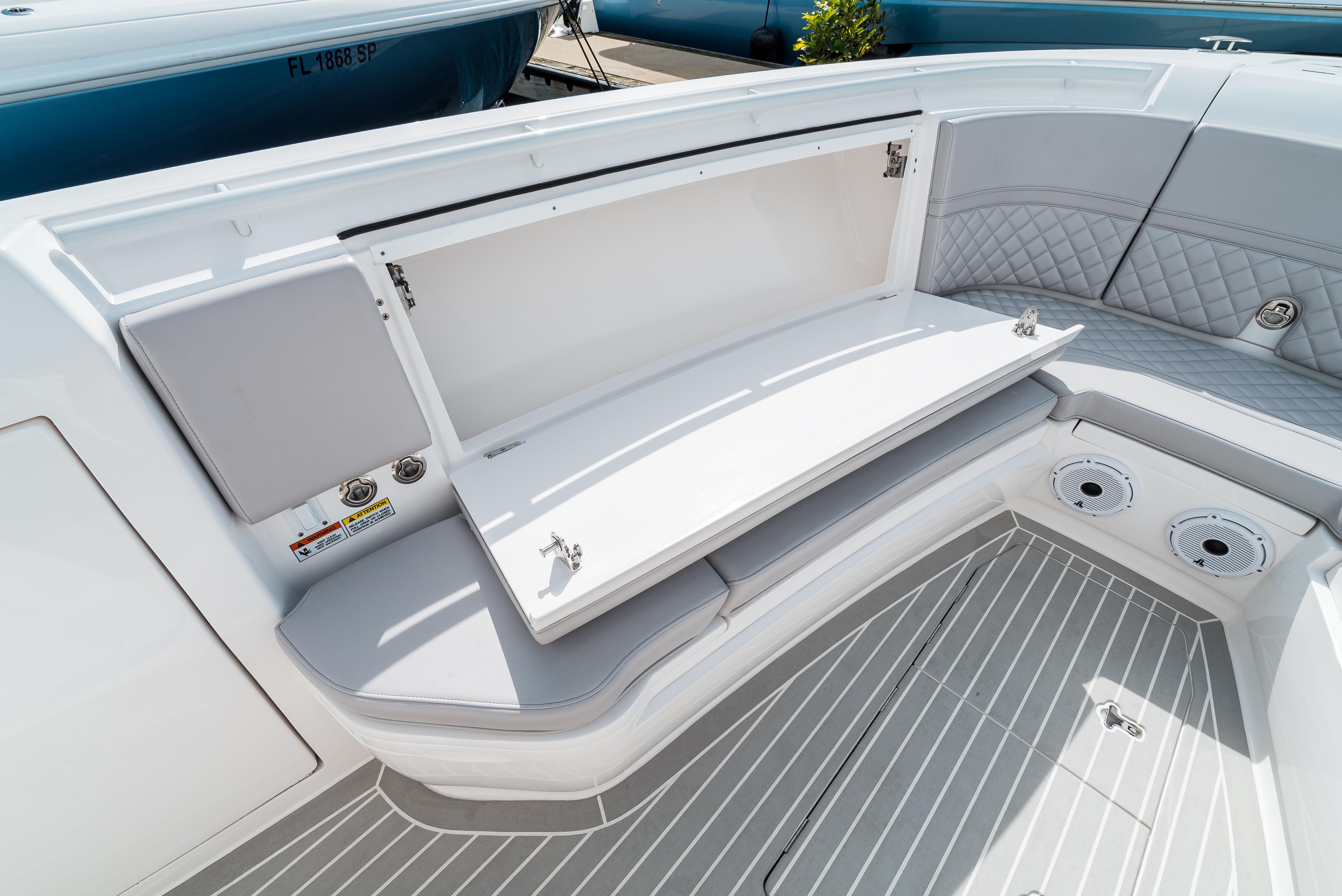 34 Intrepid 2020 Fort Lauderdale, Florida Sold on 2020-11-06 by Denison ...