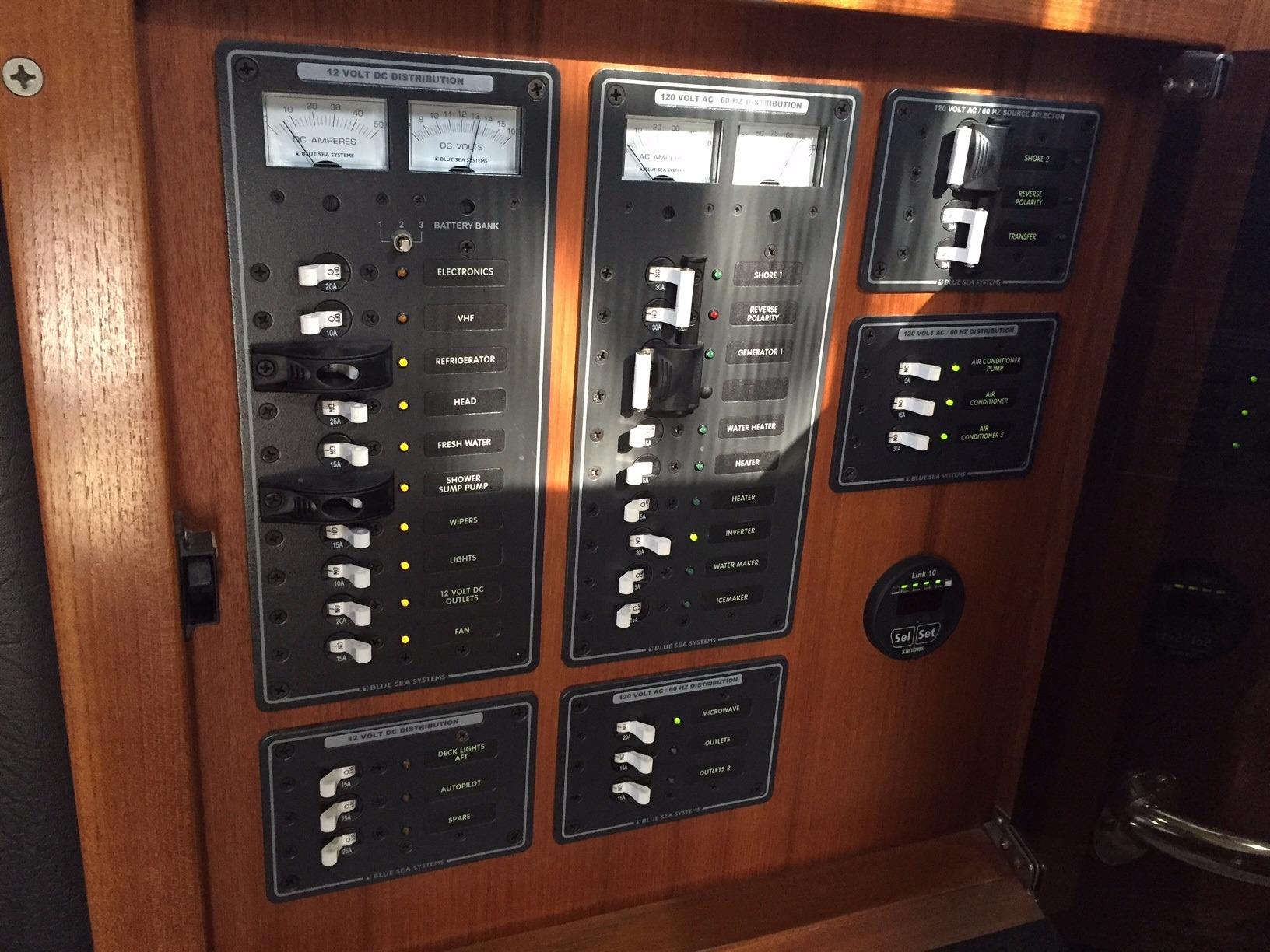 34 American Tug 2004 , , Canada Sold on 2020-07-28 by Denison Yacht Sales