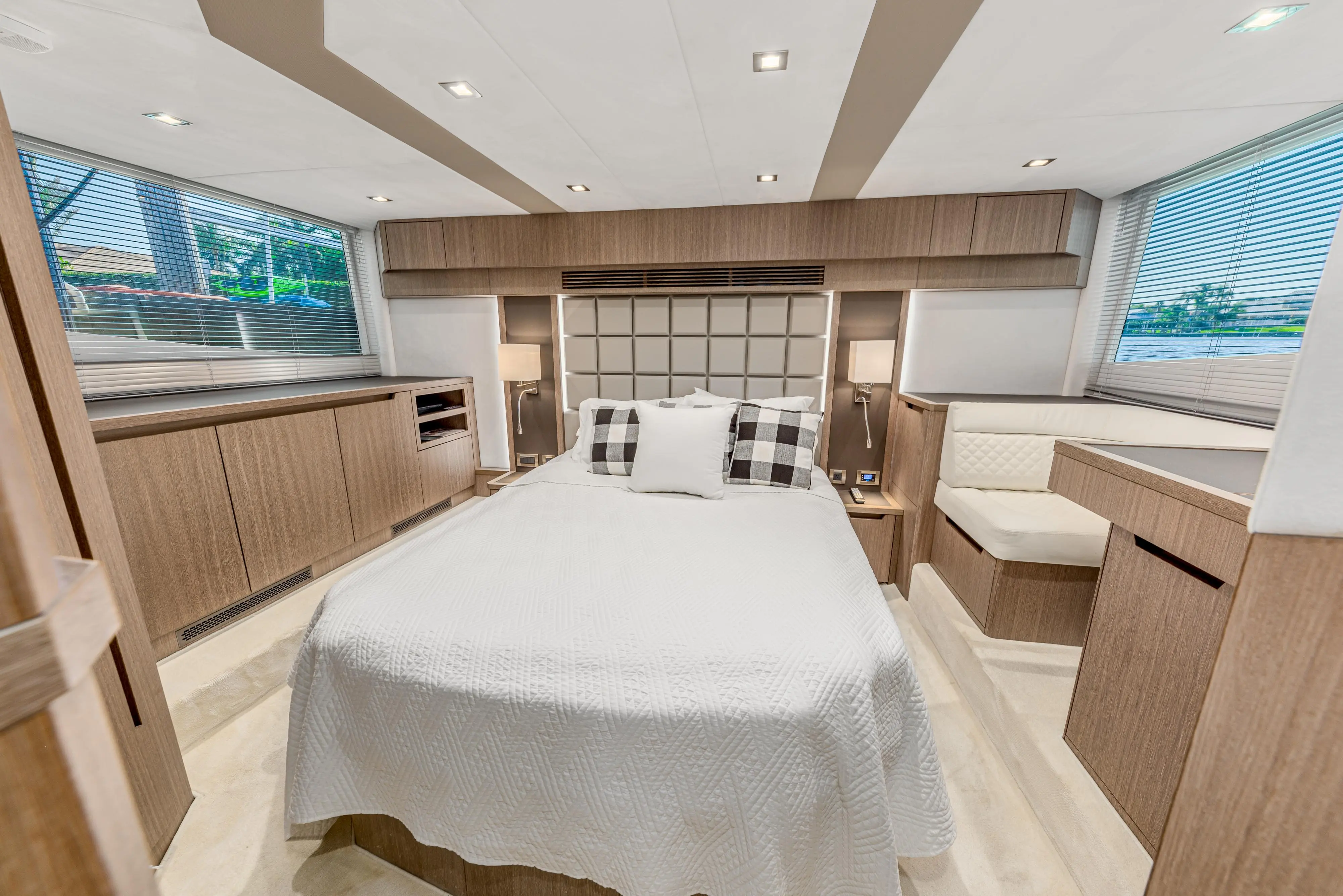 50 Galeon 2019 DML-CBD Vero Beach, Florida