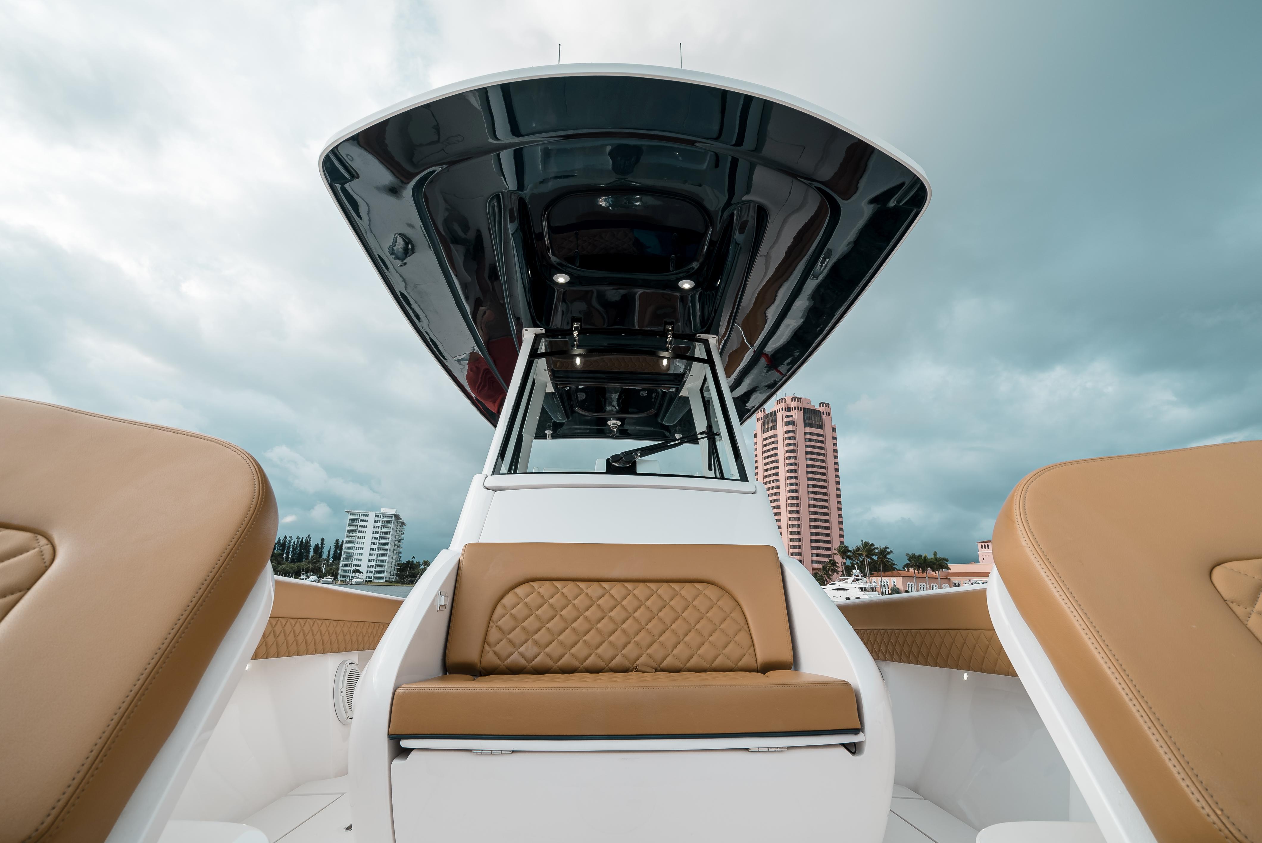 32 Intrepid 2018 UNLEASHED Fort Lauderdale, Florida Sold on 2020-11-02 ...