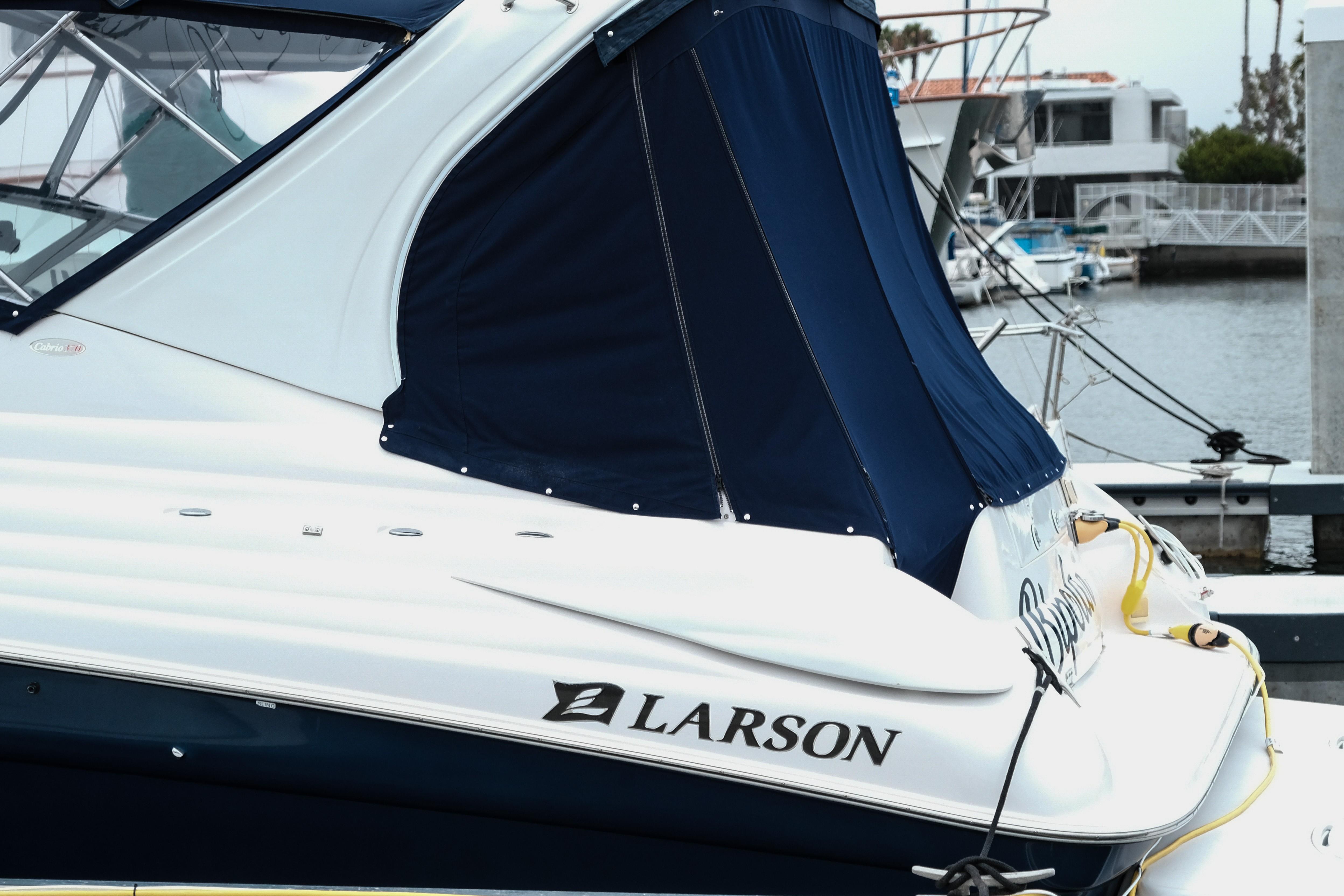 37 Larson 2005 Marina Del Rey, California Sold on 2020-11-30 by Denison ...