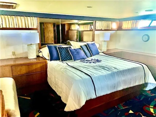 72 Viking 1990 Holland, Michigan Sold on 2020-06-01 by Denison Yacht Sales