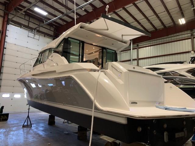39 Tiara Yachts 2021 Milwaukee, Wisconsin Sold on 2022-04-15 by Denison ...