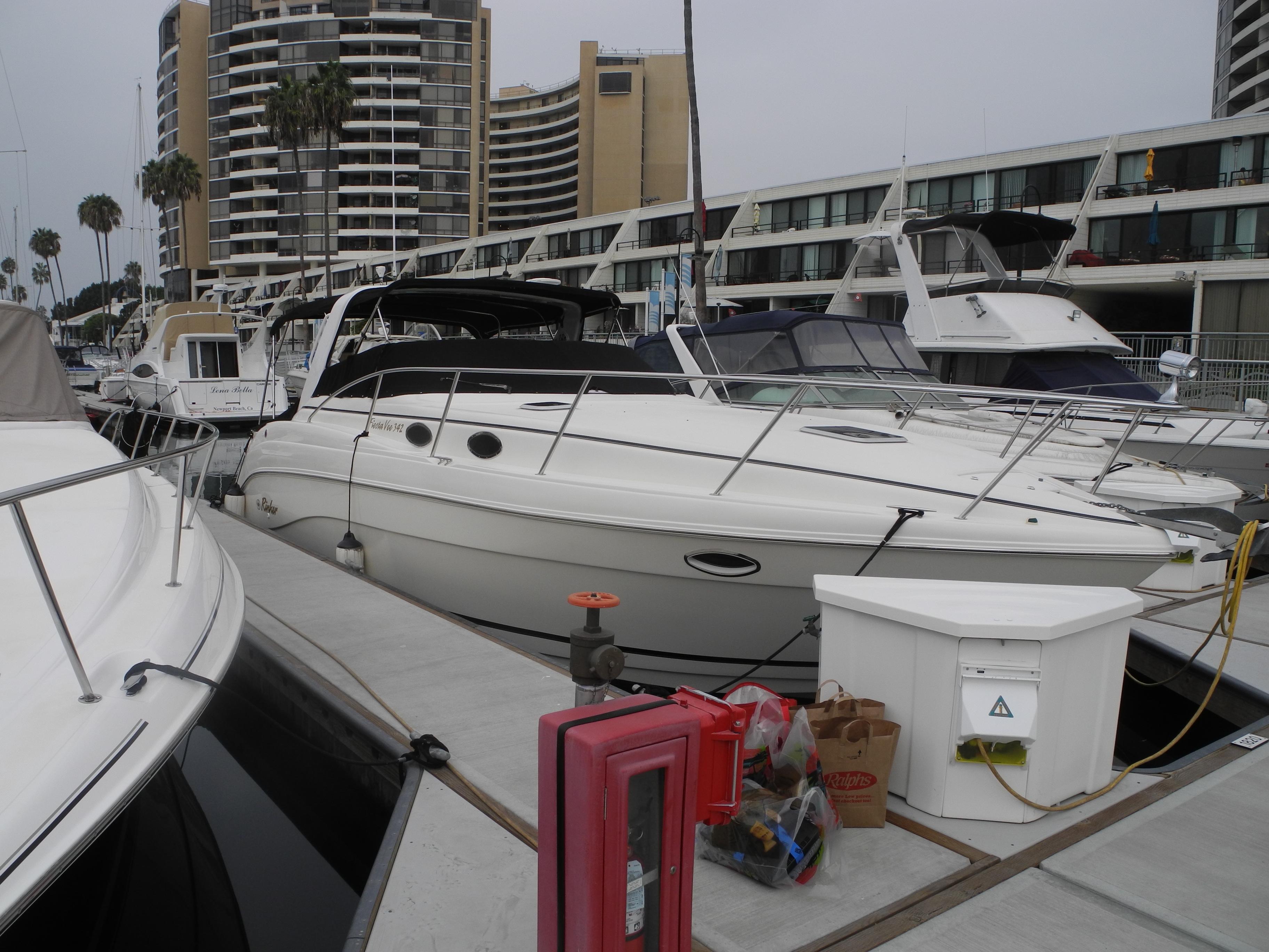 34 Rinker 2002 Marina Del Rey, California Sold on 2022-05-10 by Denison ...