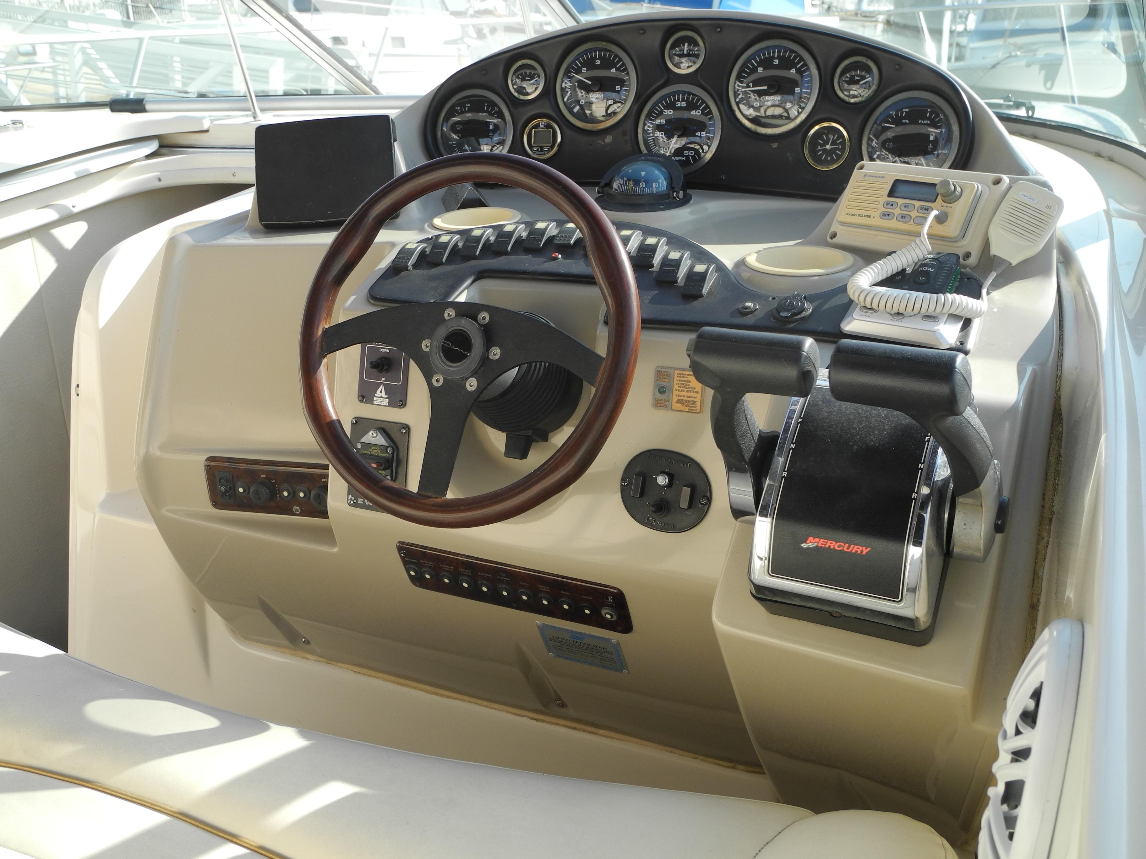 34 Rinker 2002 Marina Del Rey, California Sold on 2022-05-10 by Denison ...