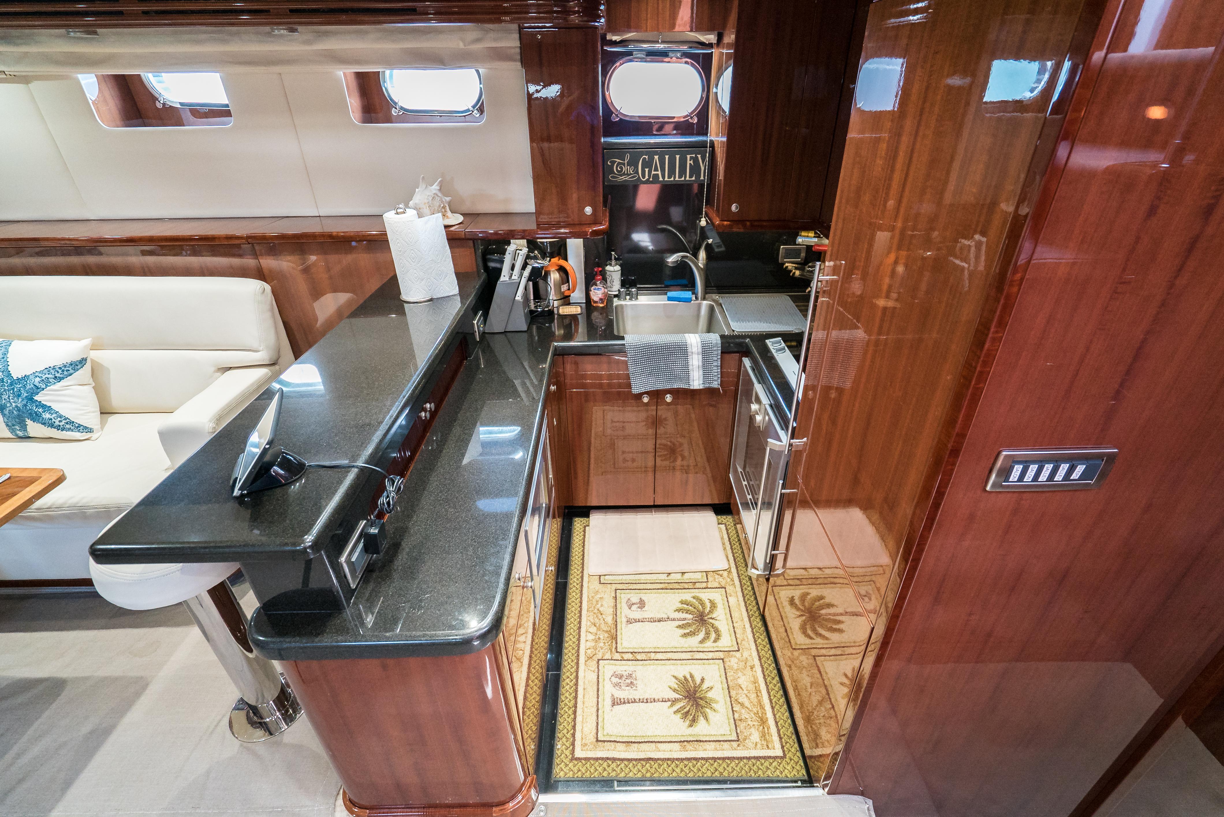 75 Leopard 2000 Y KNOT Miami, Florida Sold on 2020-03-19 by Denison ...