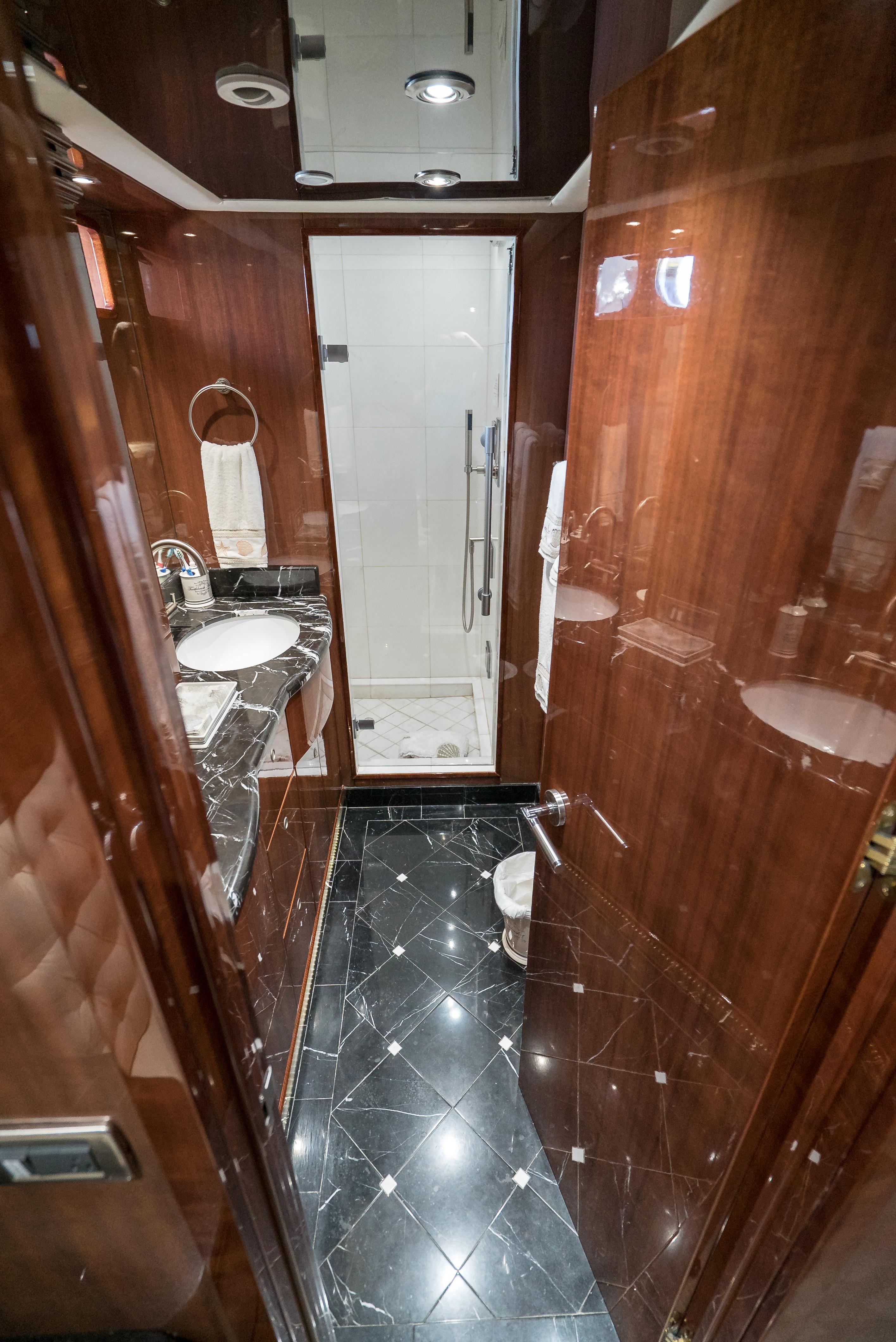 75 Leopard 2000 Y KNOT Miami, Florida Sold on 2020-03-19 by Denison ...