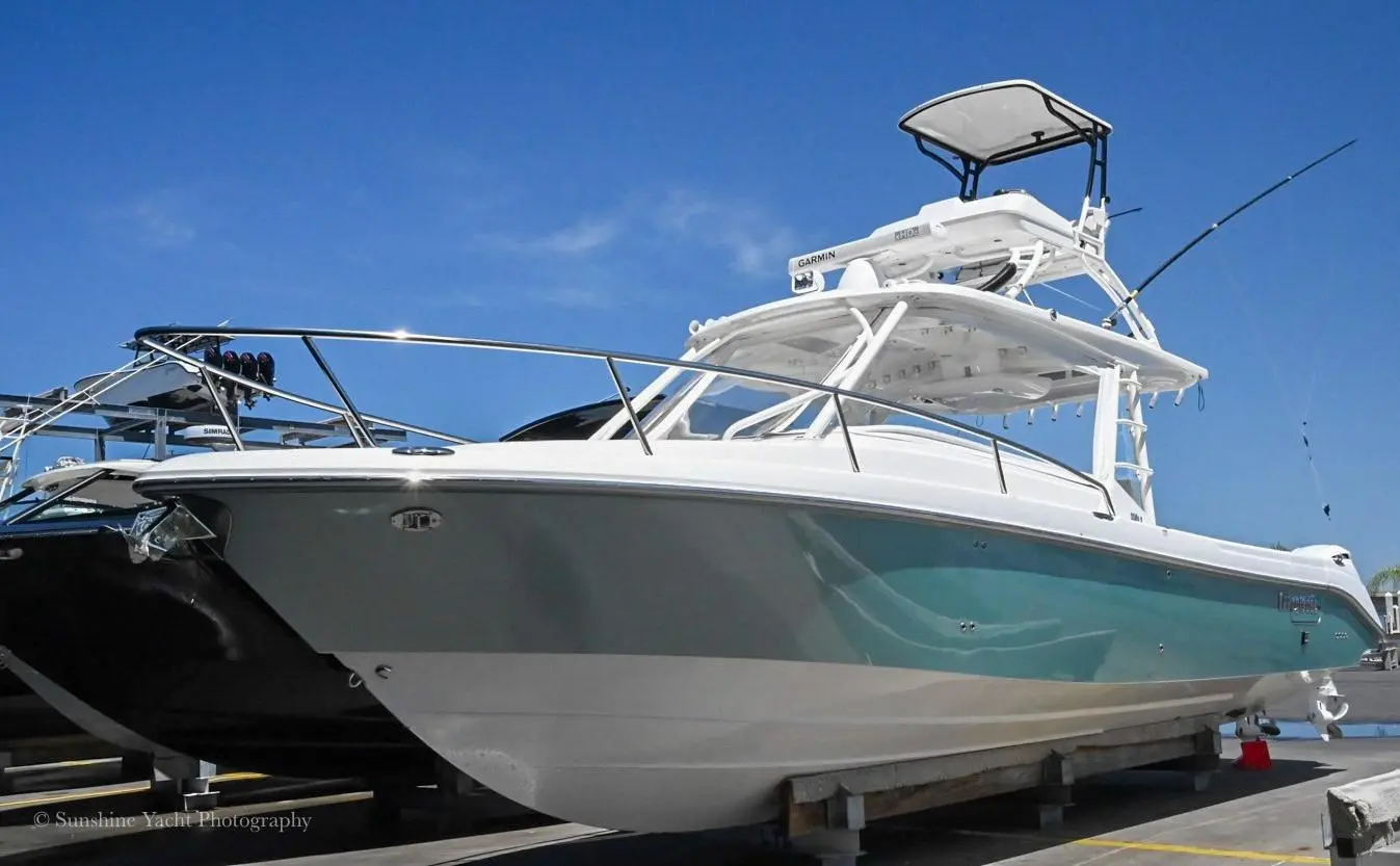 35 Everglades 2017 Destin, Florida Sold on 2022-06-22 by Denison Yacht ...