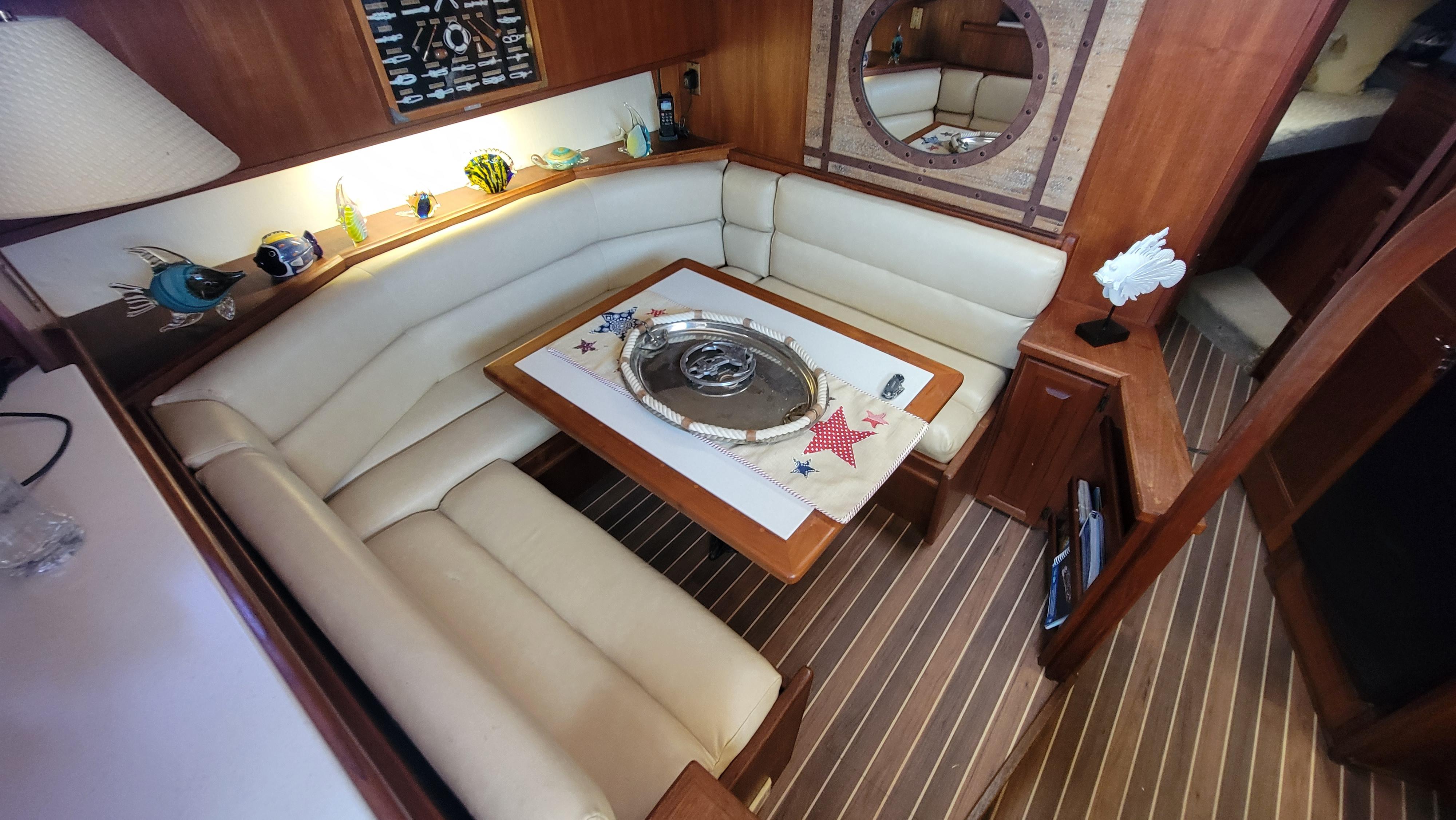 41 Viking 1988 Stamford, Connecticut Sold on 2022-08-11 by Denison ...