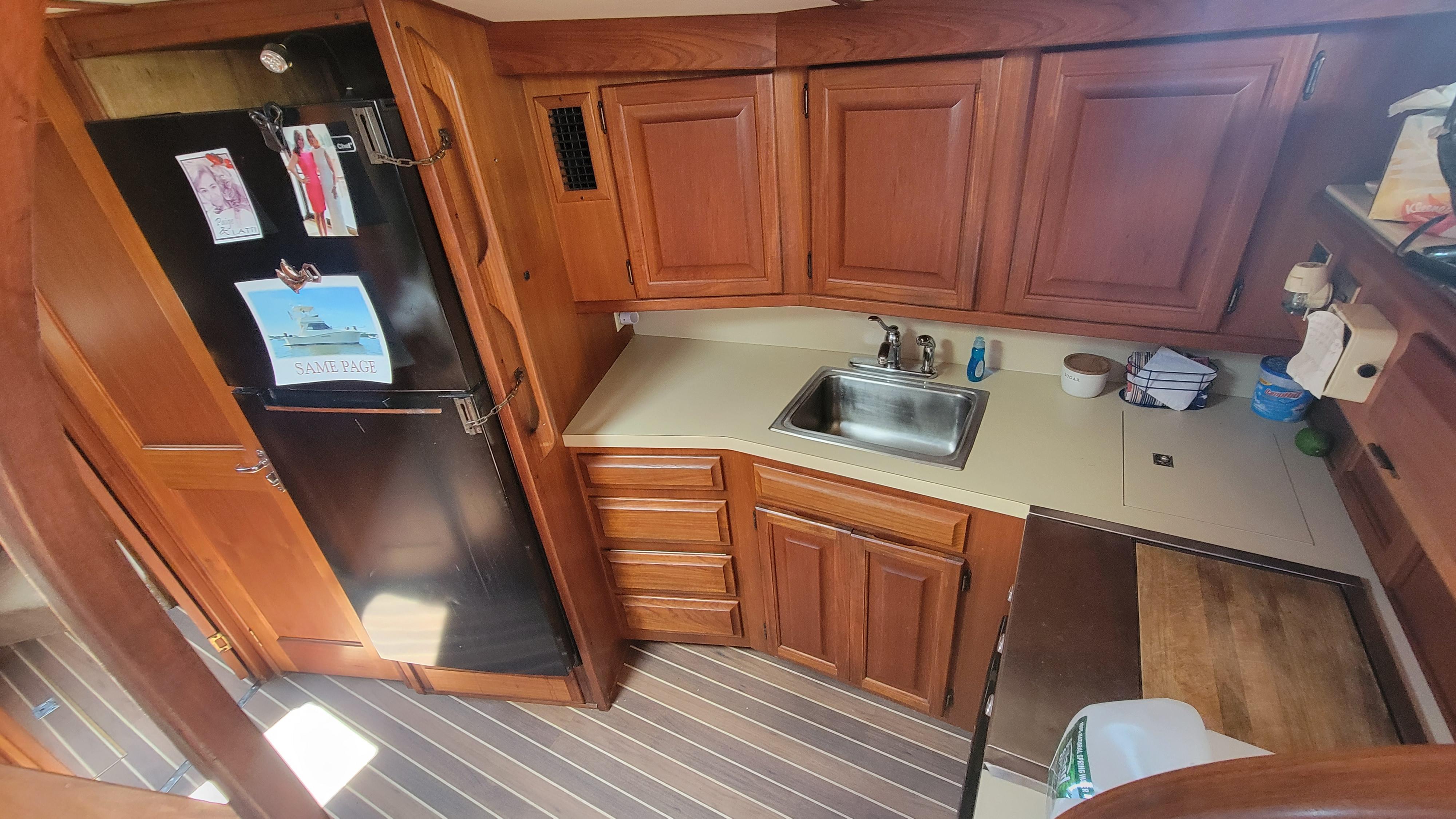 41 Viking 1988 Stamford, Connecticut Sold on 2022-08-11 by Denison ...