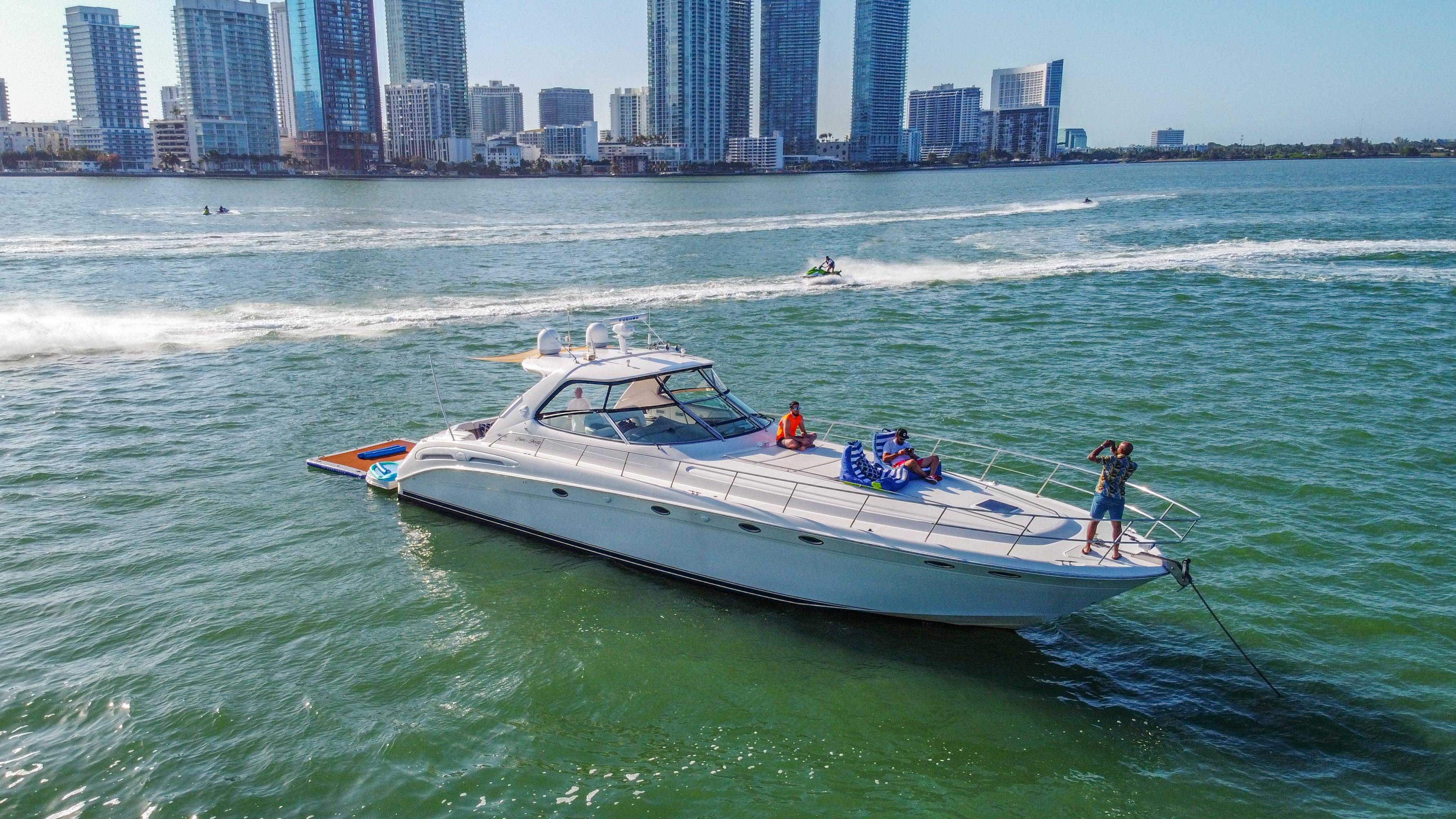 54 Sea Ray 2000 Refraction Miami, Florida Sold on 2022-06-09 by Denison ...