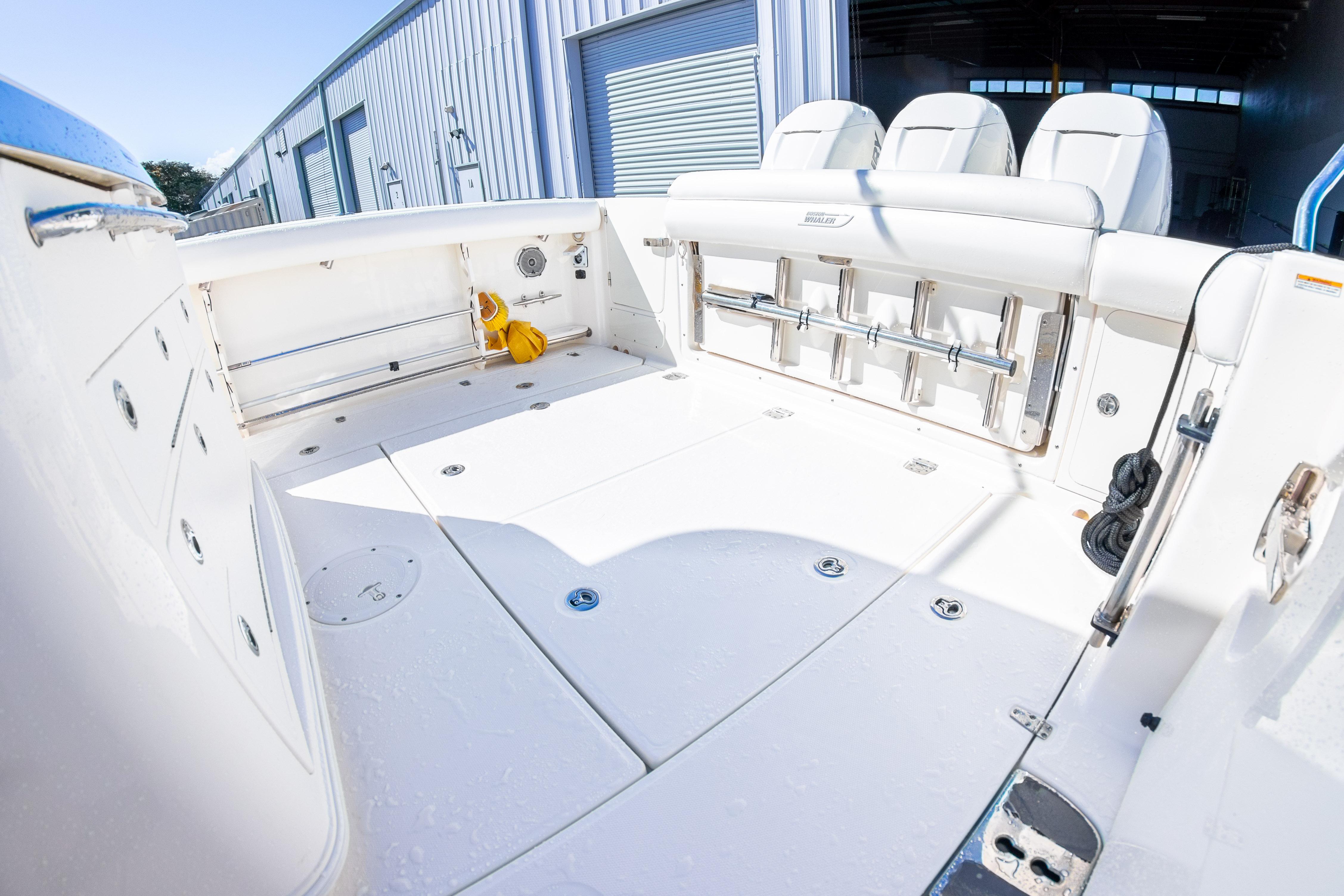 35 Boston Whaler 2014 SCUPPERS West Palm Beach, Florida Sold on 2022-04 ...