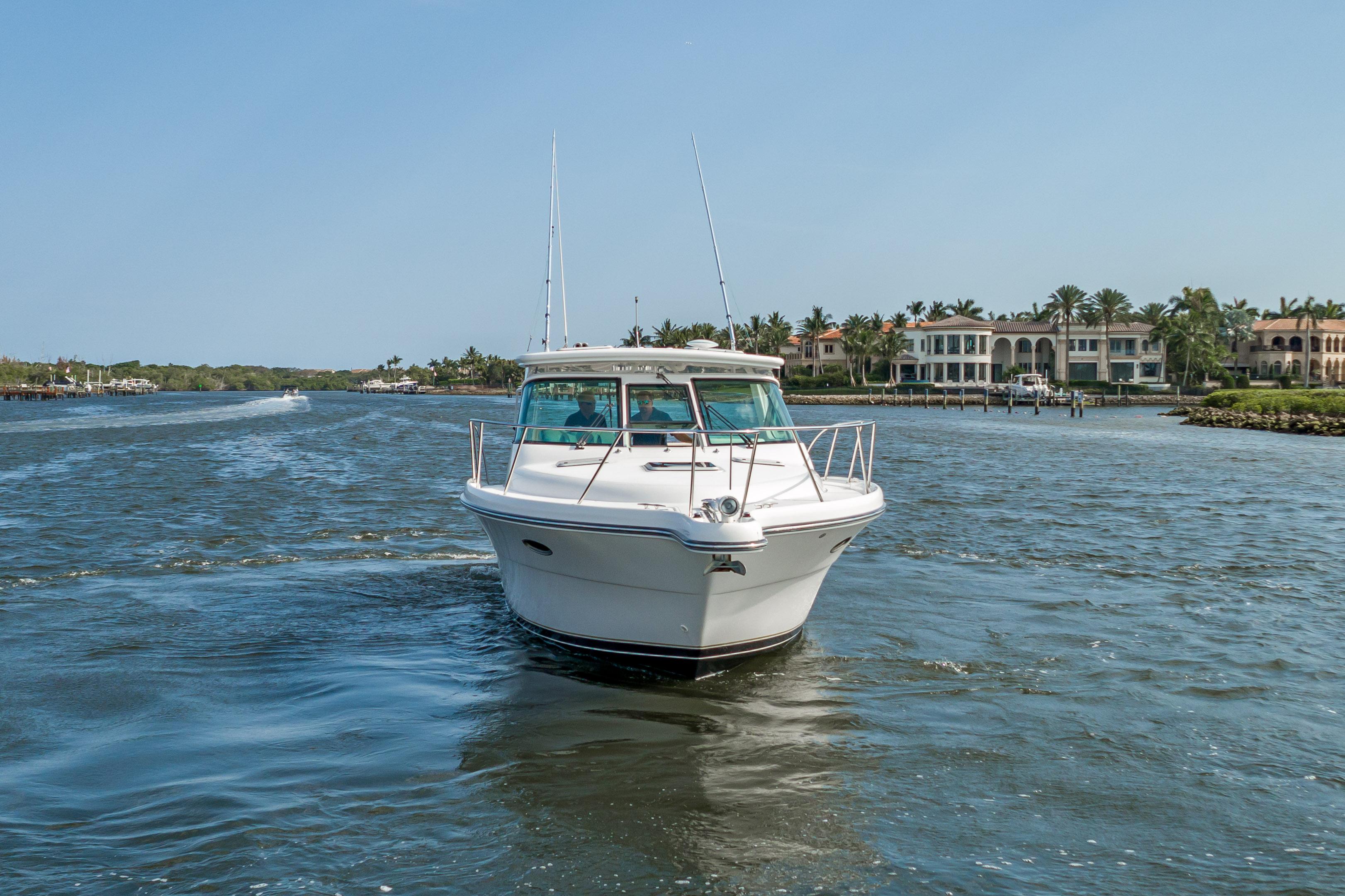 32 Tiara 2004 Escapade Palm Beach Gardens, Florida