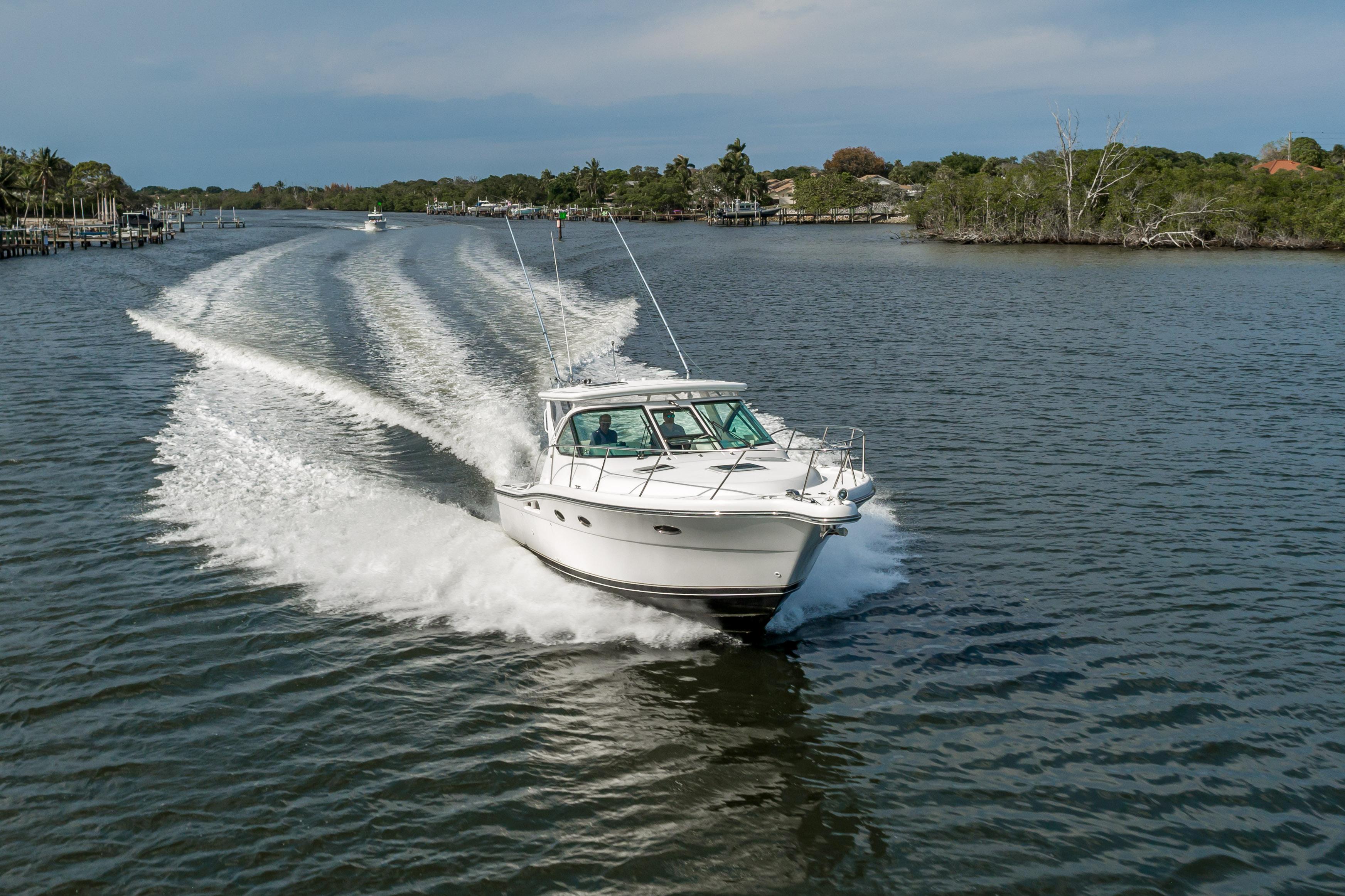 32 Tiara 2004 Escapade Palm Beach Gardens, Florida