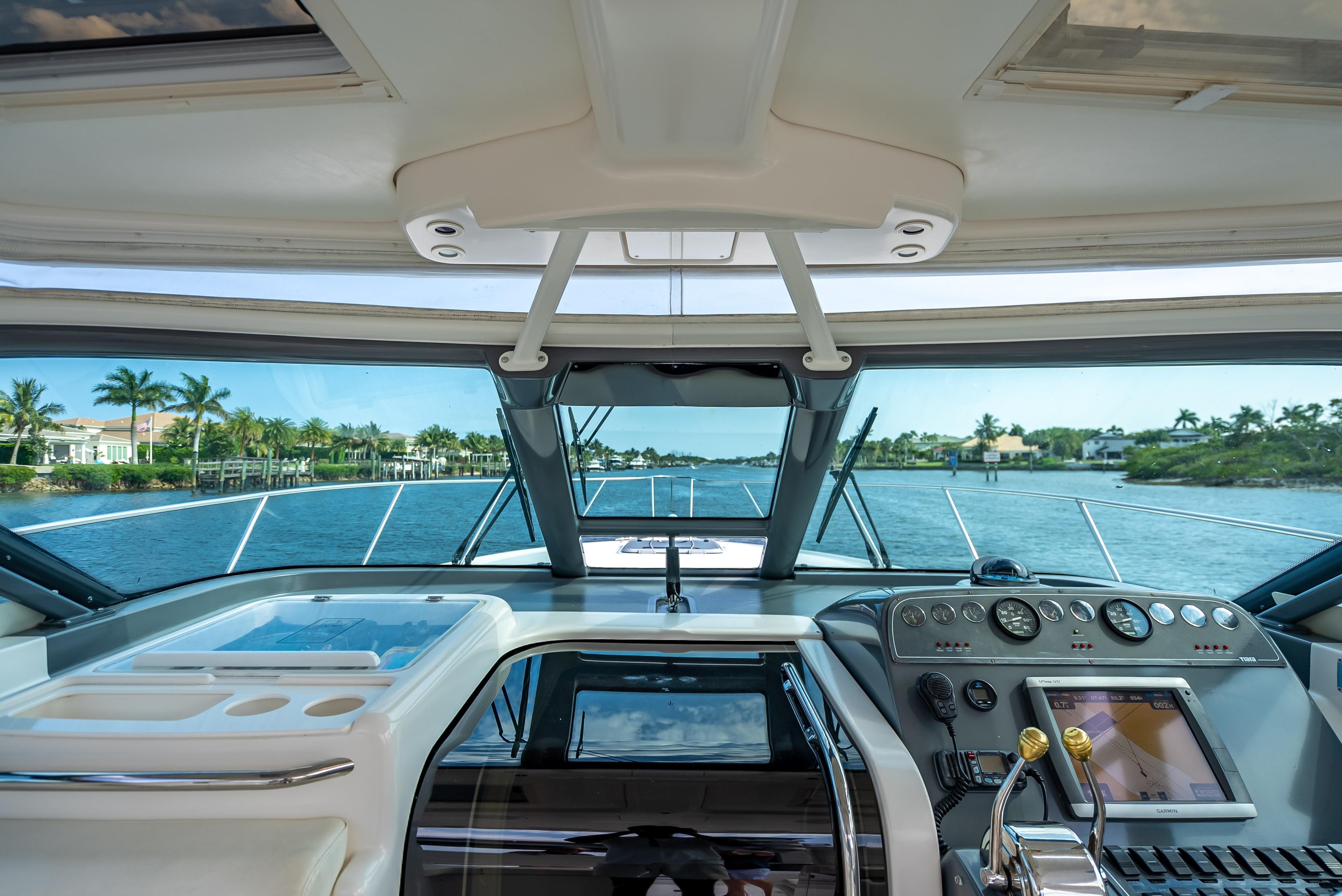 32 Tiara 2004 Escapade Palm Beach Gardens, Florida