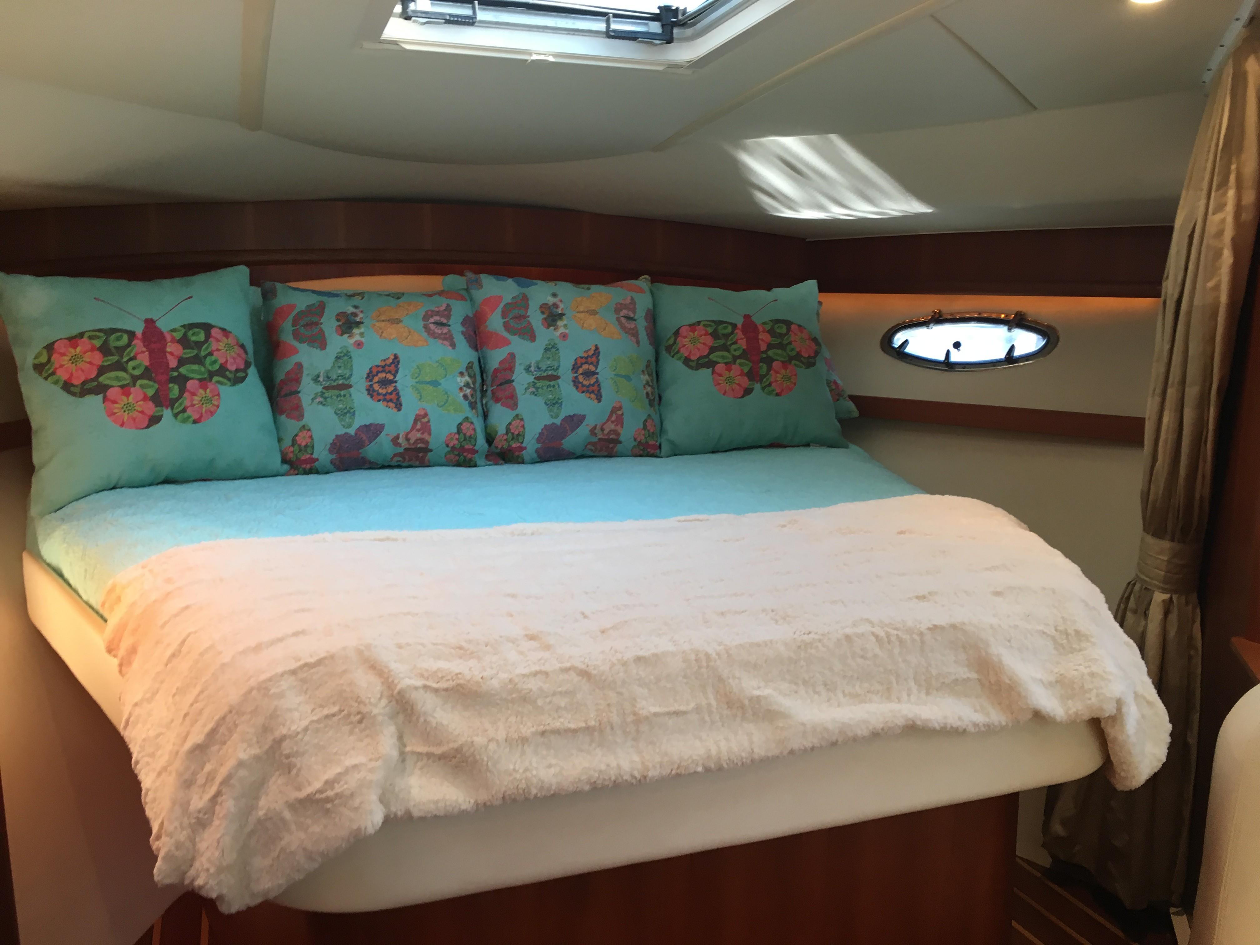 32 Tiara 2005 Pompano Beach, Florida Sold on 2019-12-09 by Denison ...