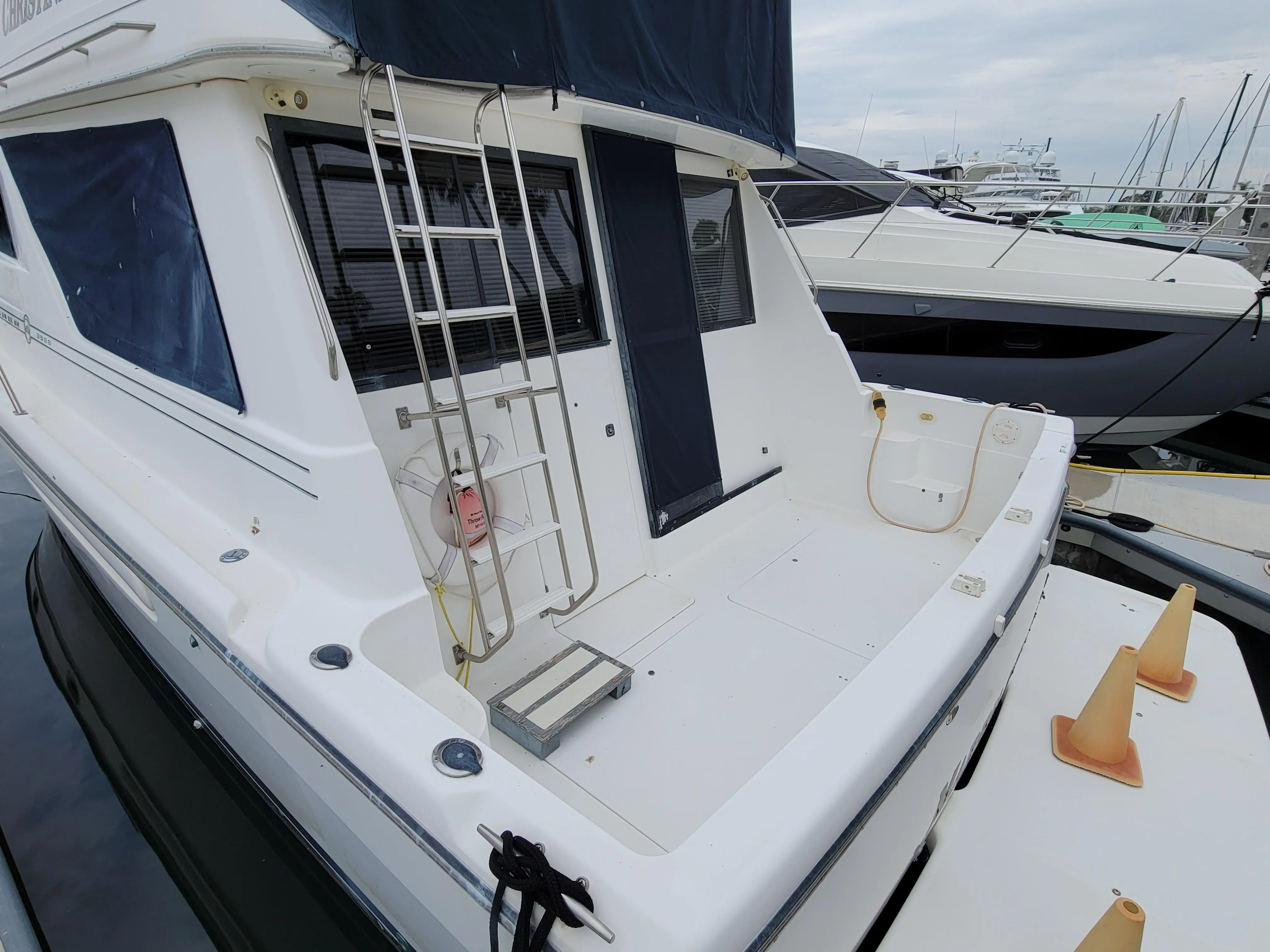 39 Bayliner 2001 Marina Del Rey, California Sold on 2021-09-15 by ...