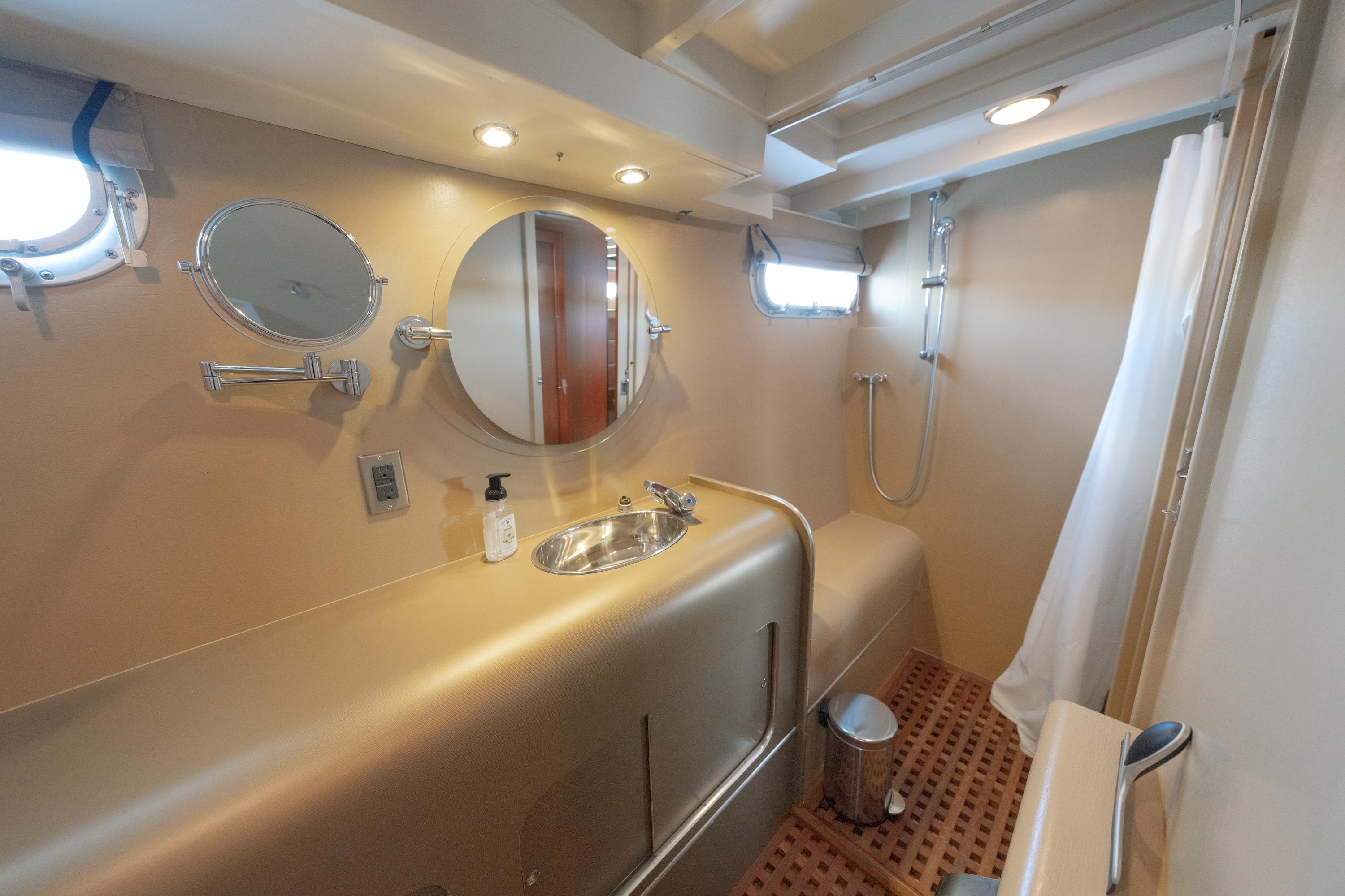 55 Chris-craft 1957 At Last Seattle, Washington Sold on 2021-07-12 by ...