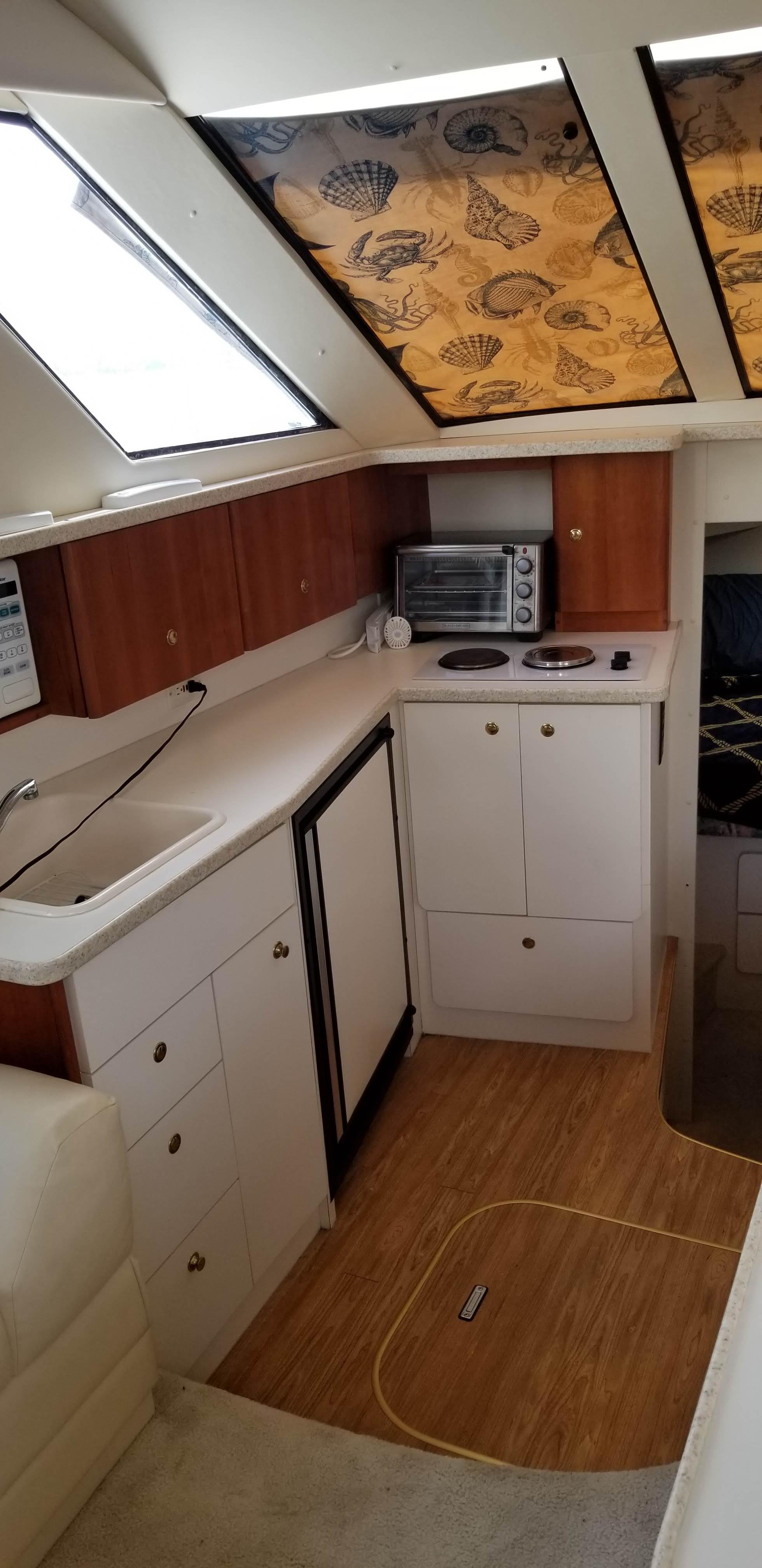 32 Silverton 1999 Lantana, Florida Sold on 2022-08-06 by Denison Yacht ...