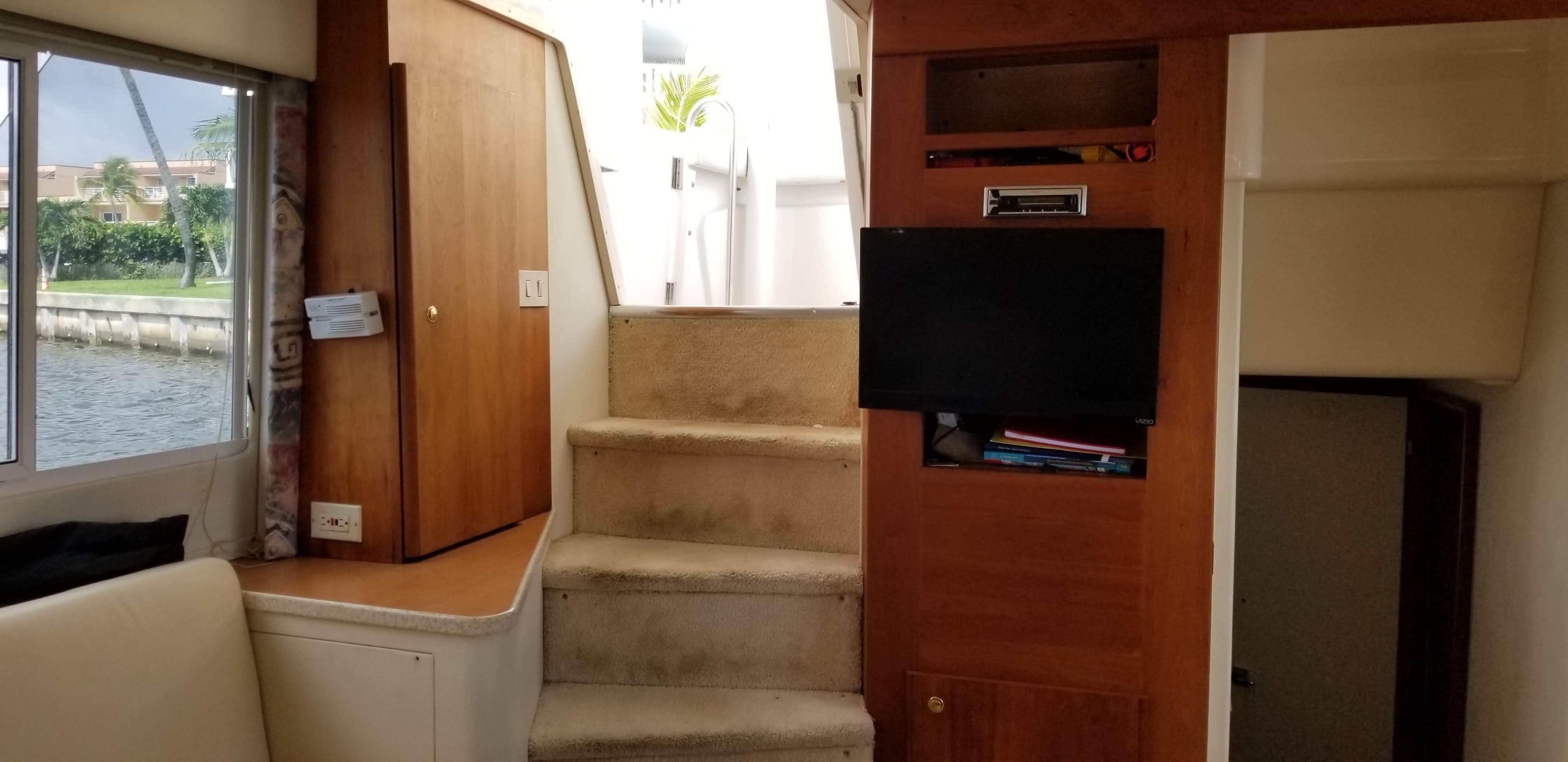 32 Silverton 1999 Lantana, Florida Sold on 2022-08-06 by Denison Yacht ...