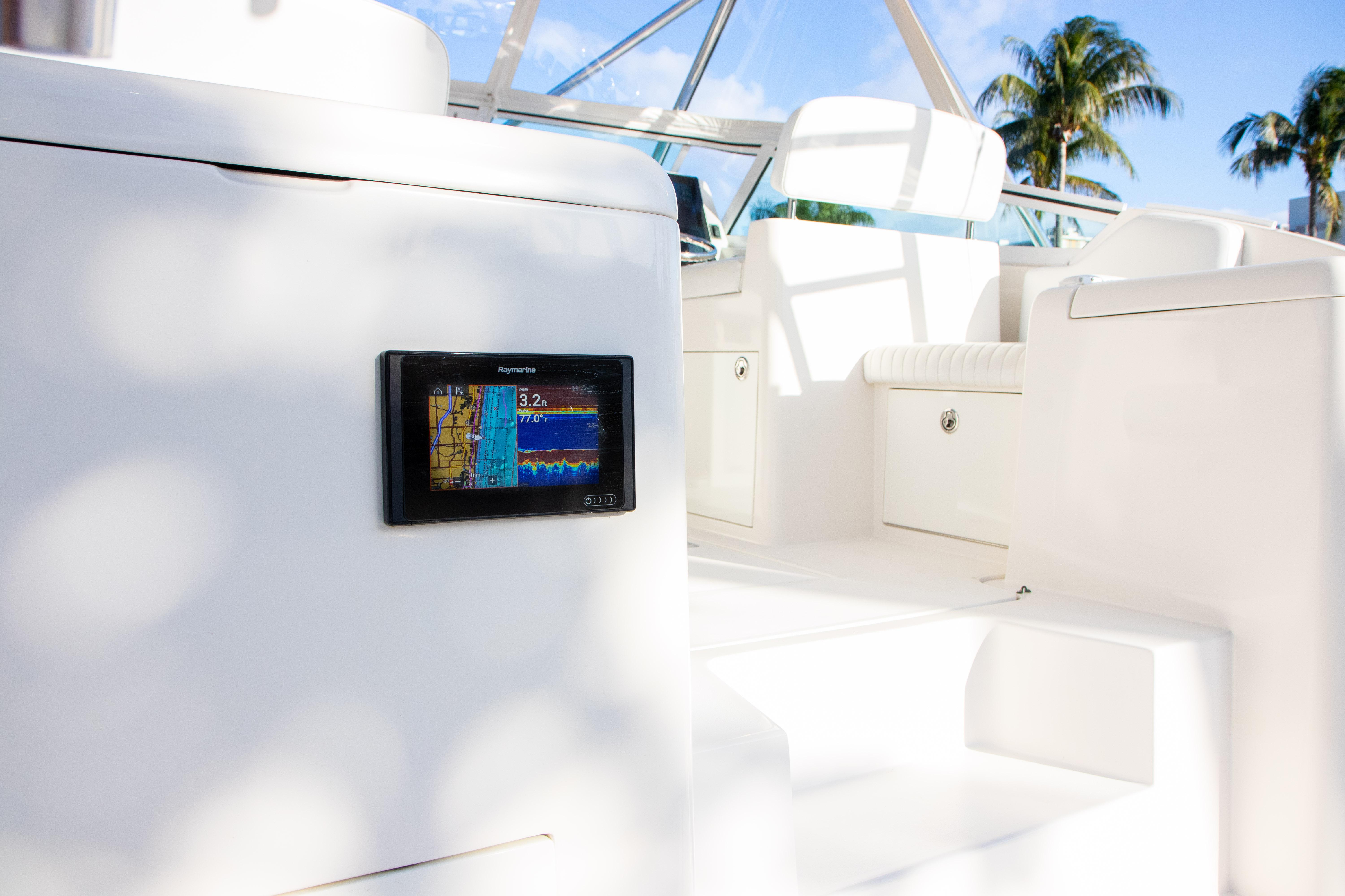 33 Topaz 2007 Rose Grey Fort Lauderdale, Florida Sold on 2022-08-18 by ...