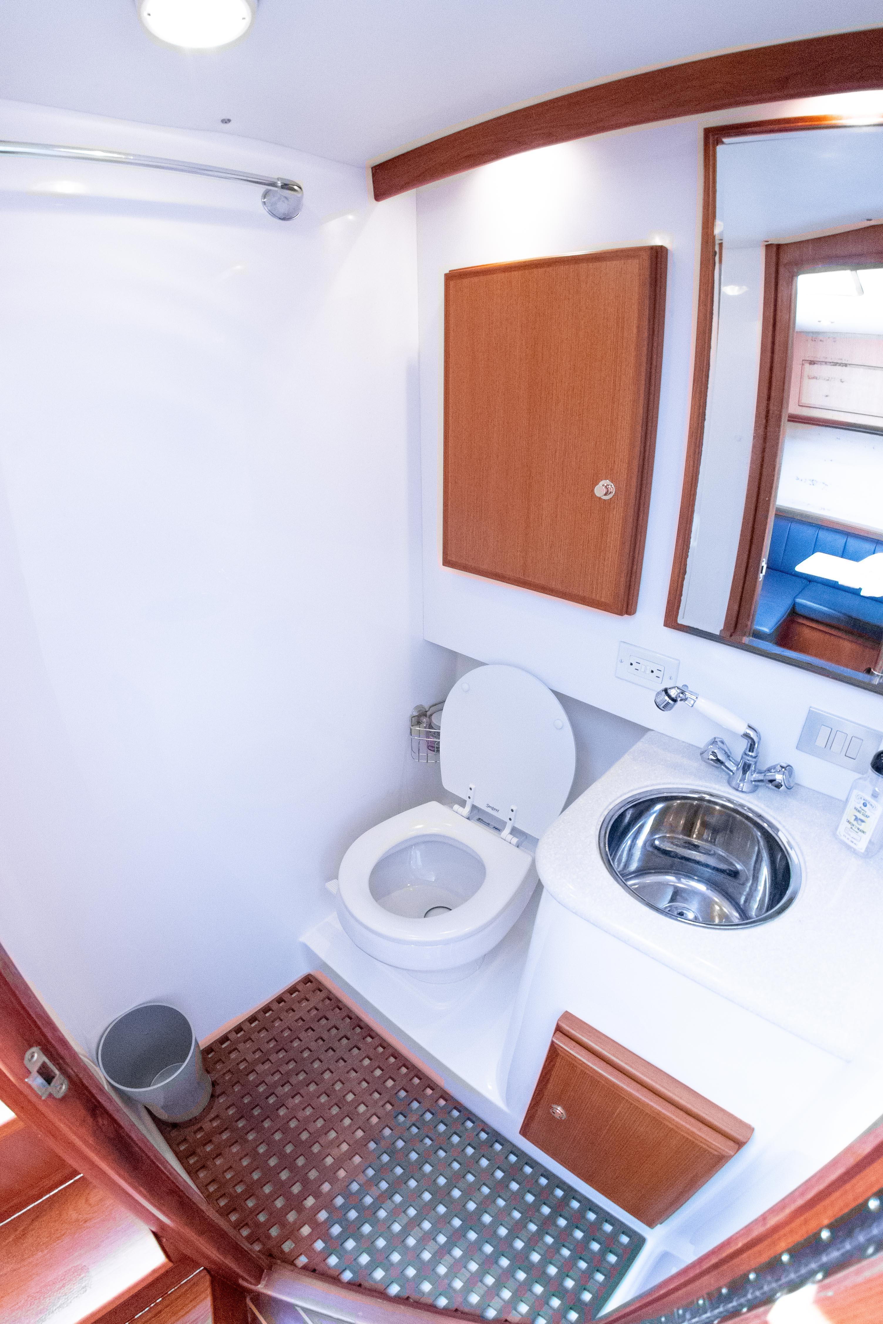 33 Topaz 2007 Rose Grey Fort Lauderdale, Florida Sold on 2022-08-18 by ...