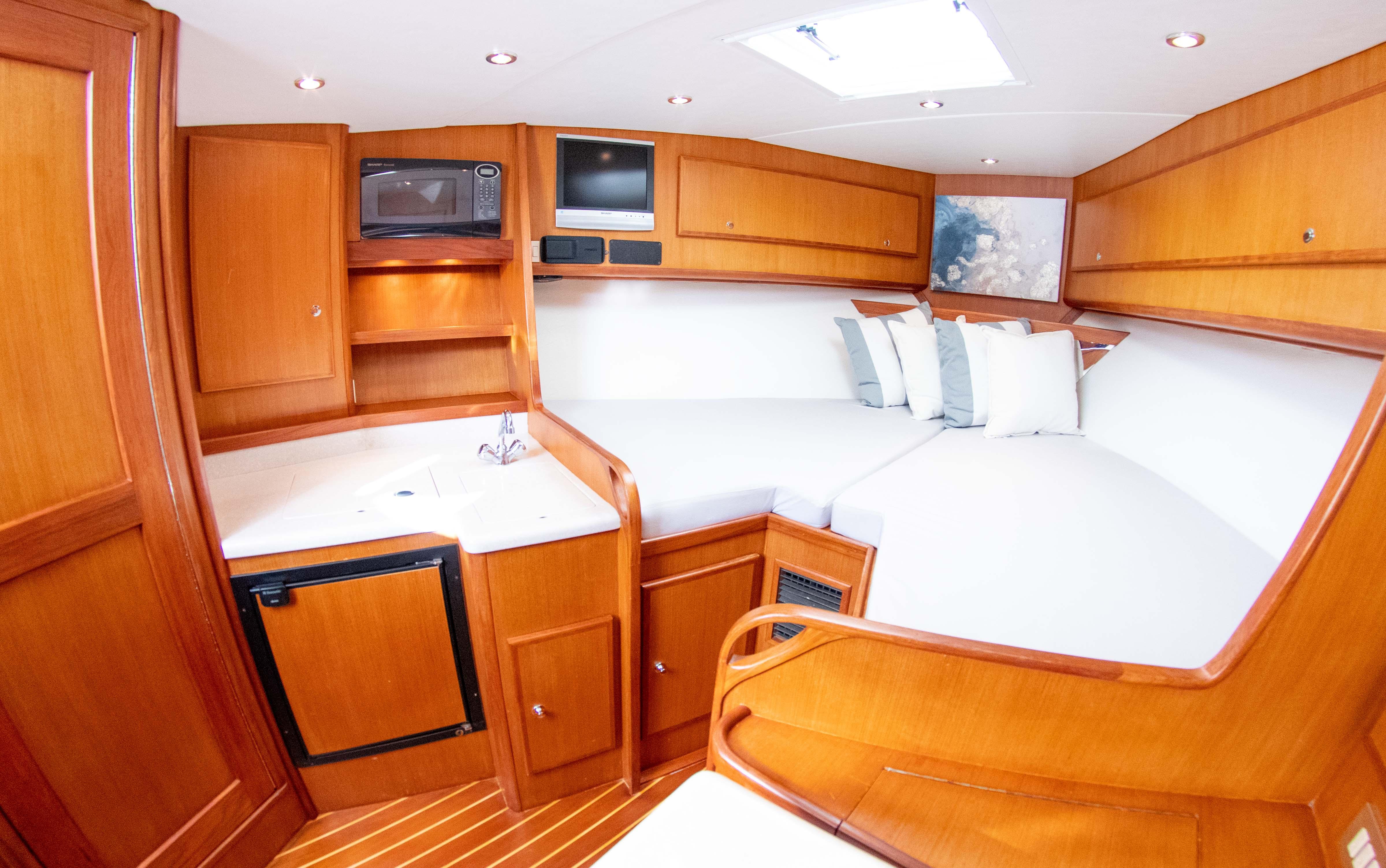 33 Topaz 2007 Rose Grey Fort Lauderdale, Florida Sold on 2022-08-18 by ...