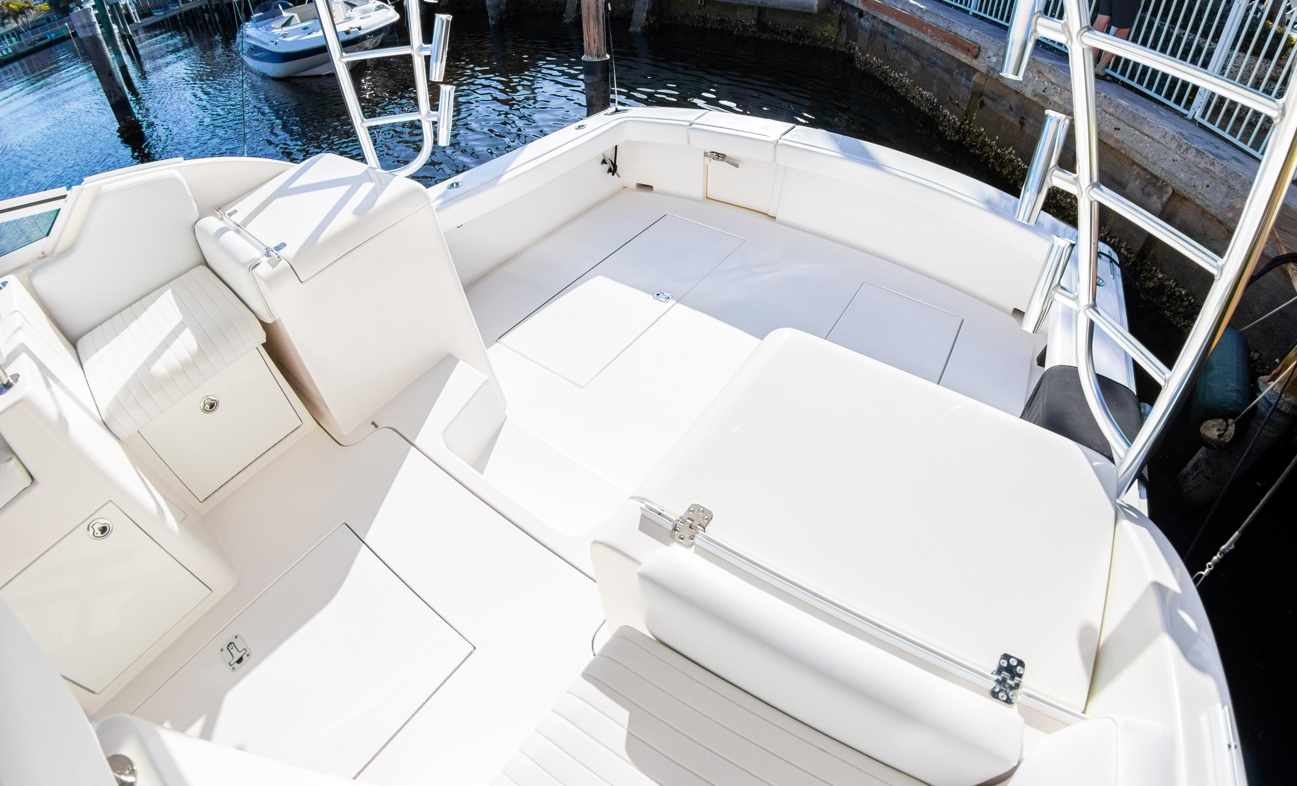 33 Topaz 2007 Rose Grey Fort Lauderdale, Florida Sold on 2022-08-18 by ...