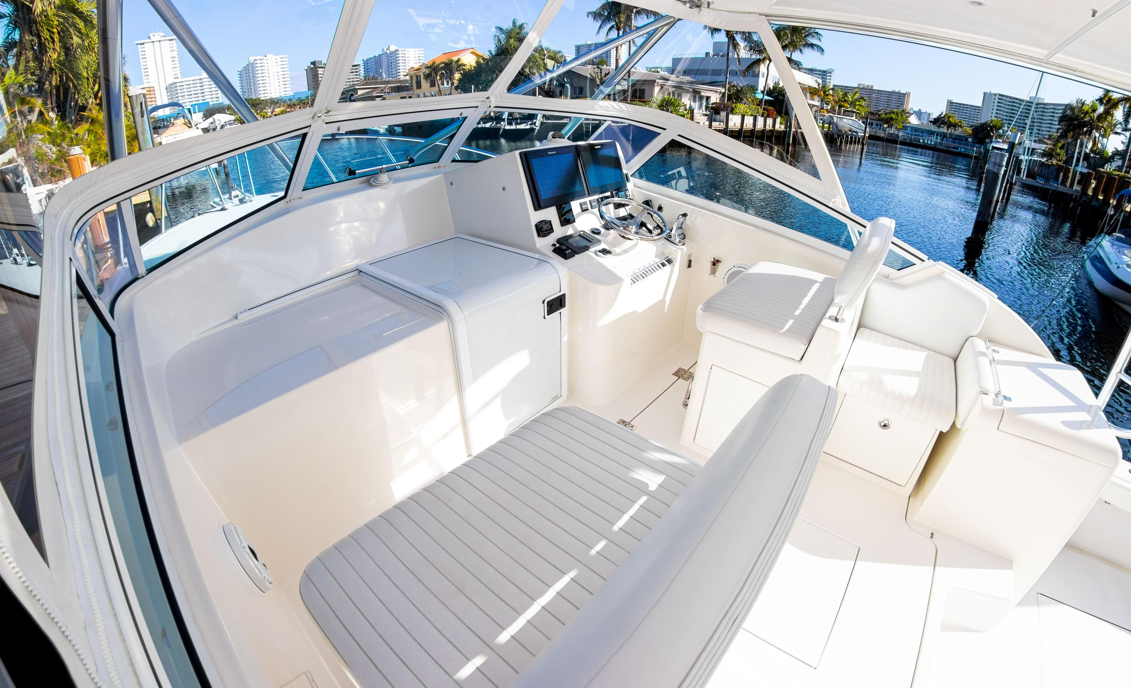 33 Topaz 2007 Rose Grey Fort Lauderdale, Florida Sold on 2022-08-18 by ...