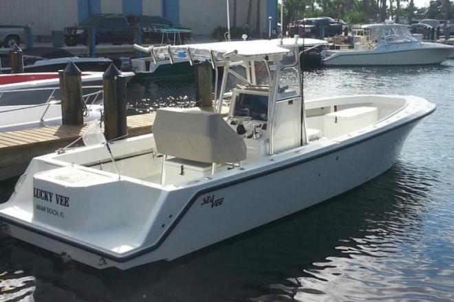 32 Seavee 2012 N. Miami, Florida Sold on 2019-07-16 by Denison Yacht Sales