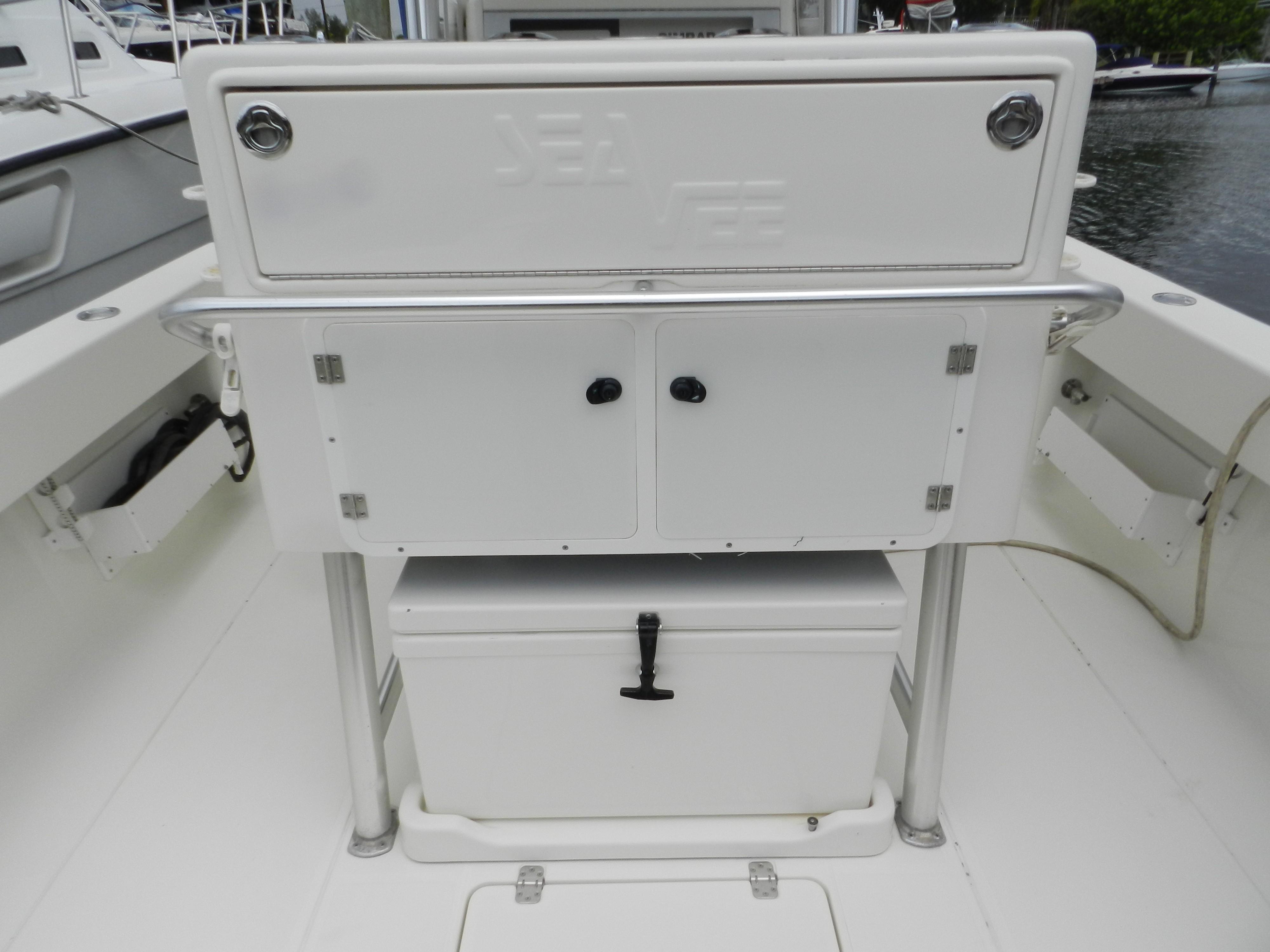 32 Seavee 2012 N. Miami, Florida Sold on 2019-07-16 by Denison Yacht Sales