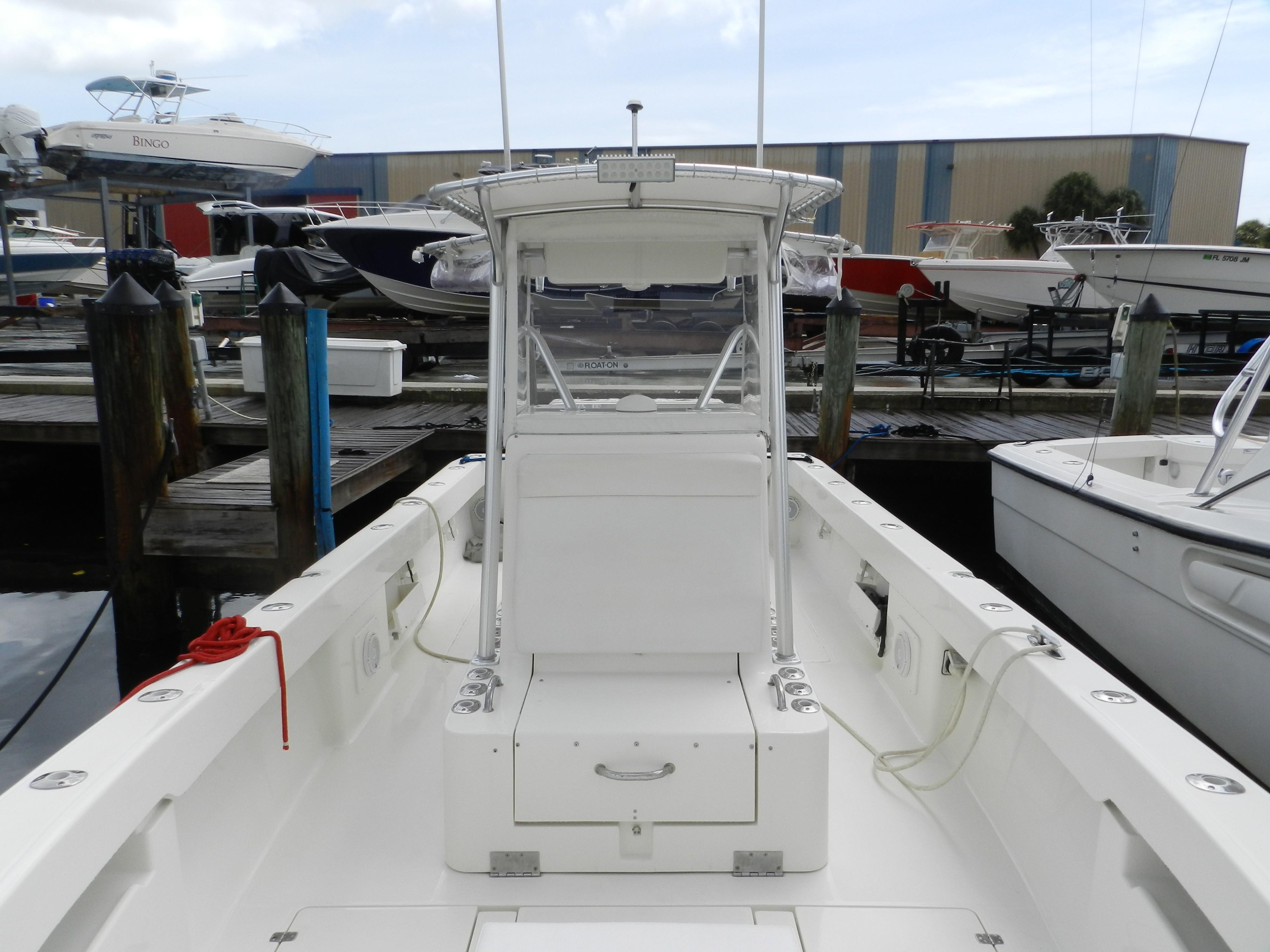 32 Seavee 2012 N. Miami, Florida Sold on 2019-07-16 by Denison Yacht Sales