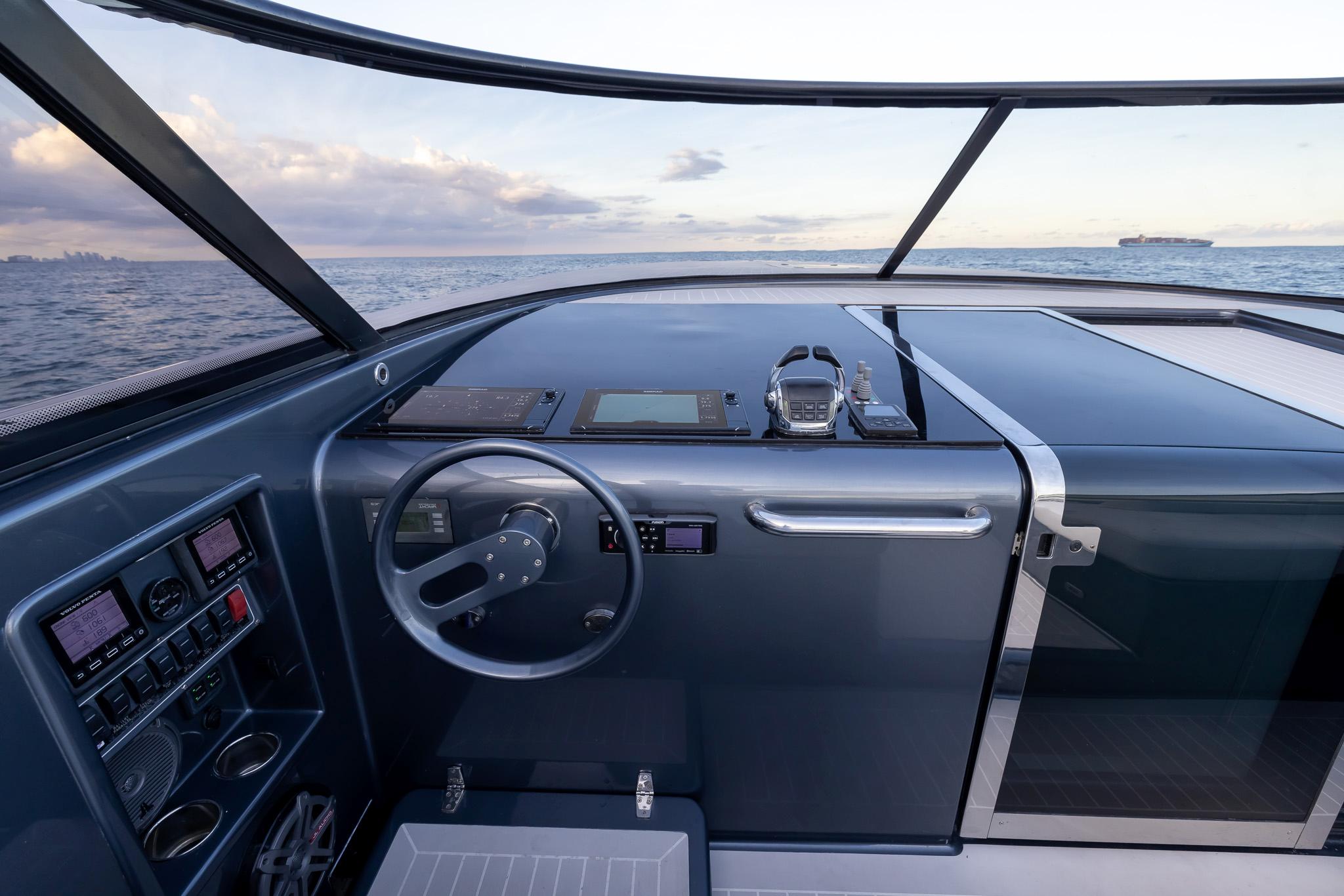 55 Vandutch 2015 VONGOLE Miami, Florida