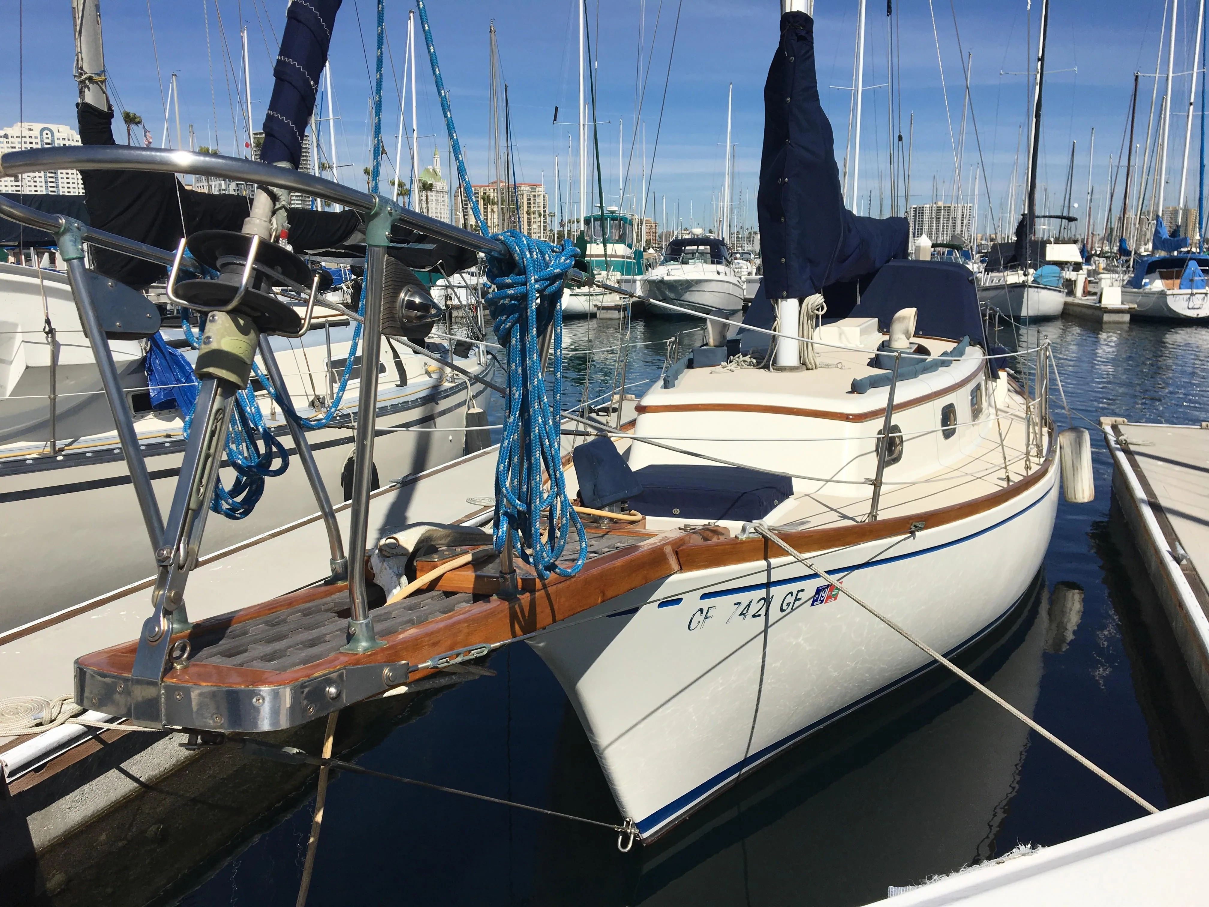 32 Fuji 1977 Long Beach Sold on 2019-03-08 by Denison Yacht Sales