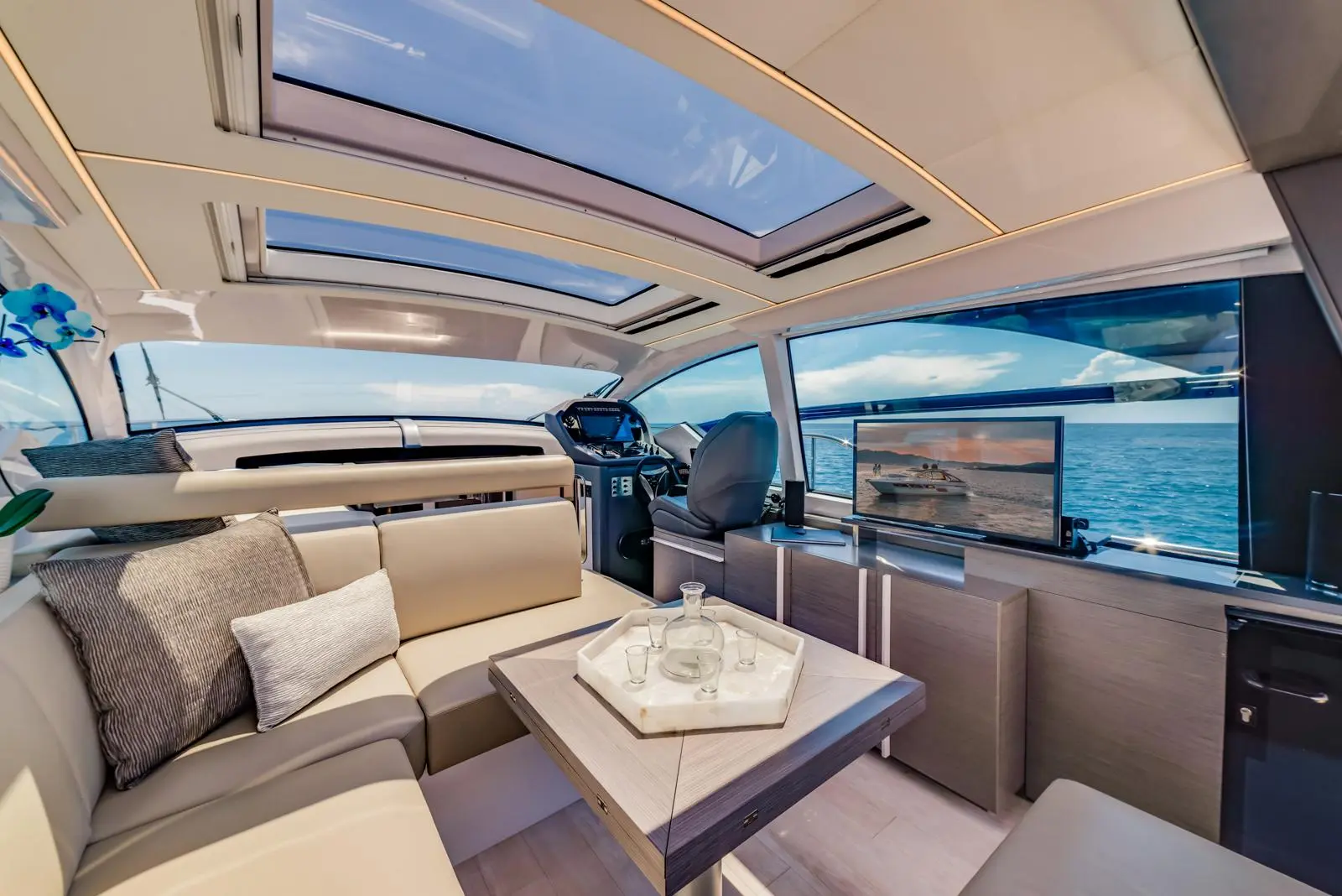 54 Pershing 2018 North Kingstown, Rhode Island