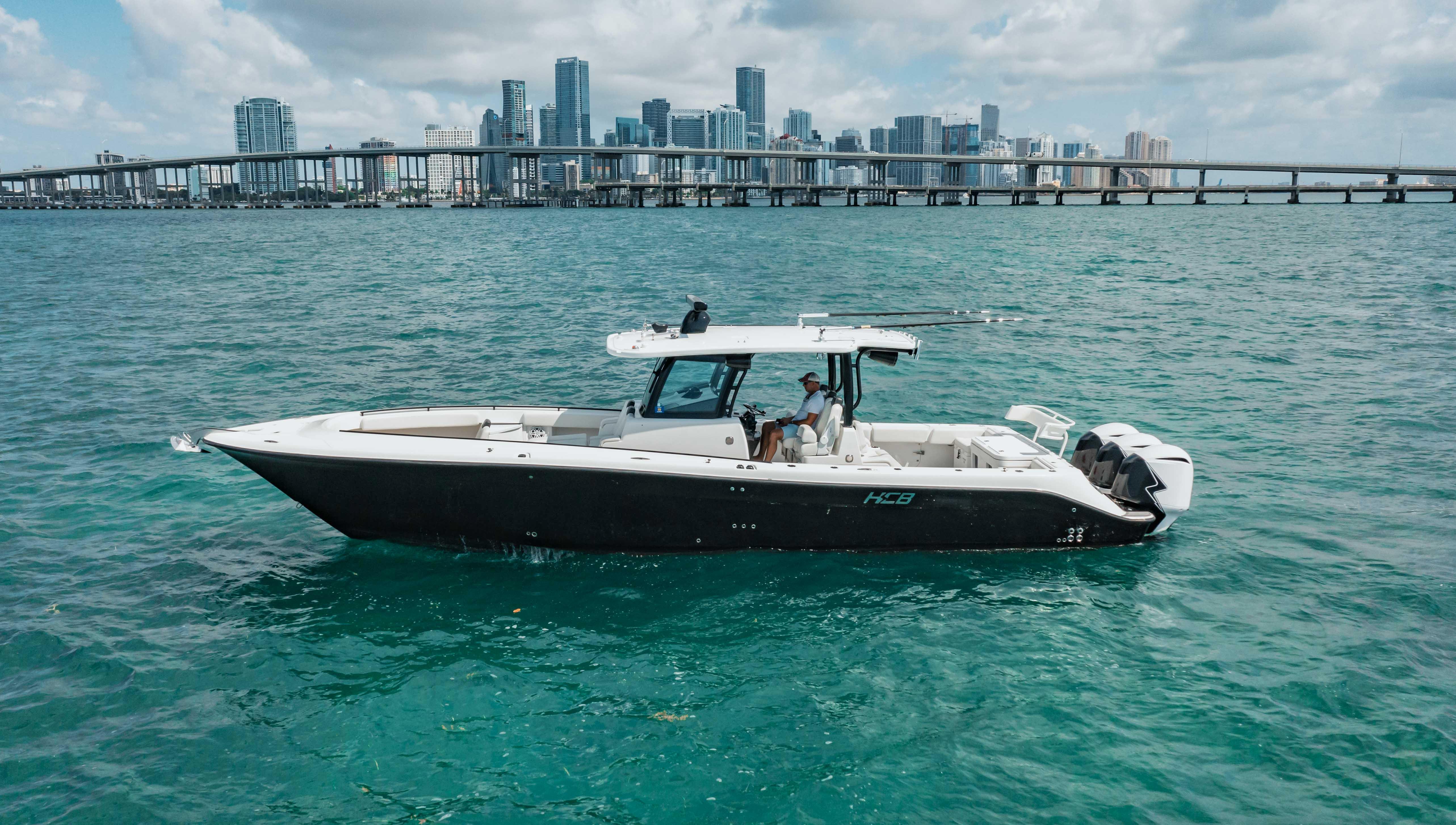 39 Hcb 2019 Miami, Florida Sold on 2021-05-20 by Denison Yacht Sales
