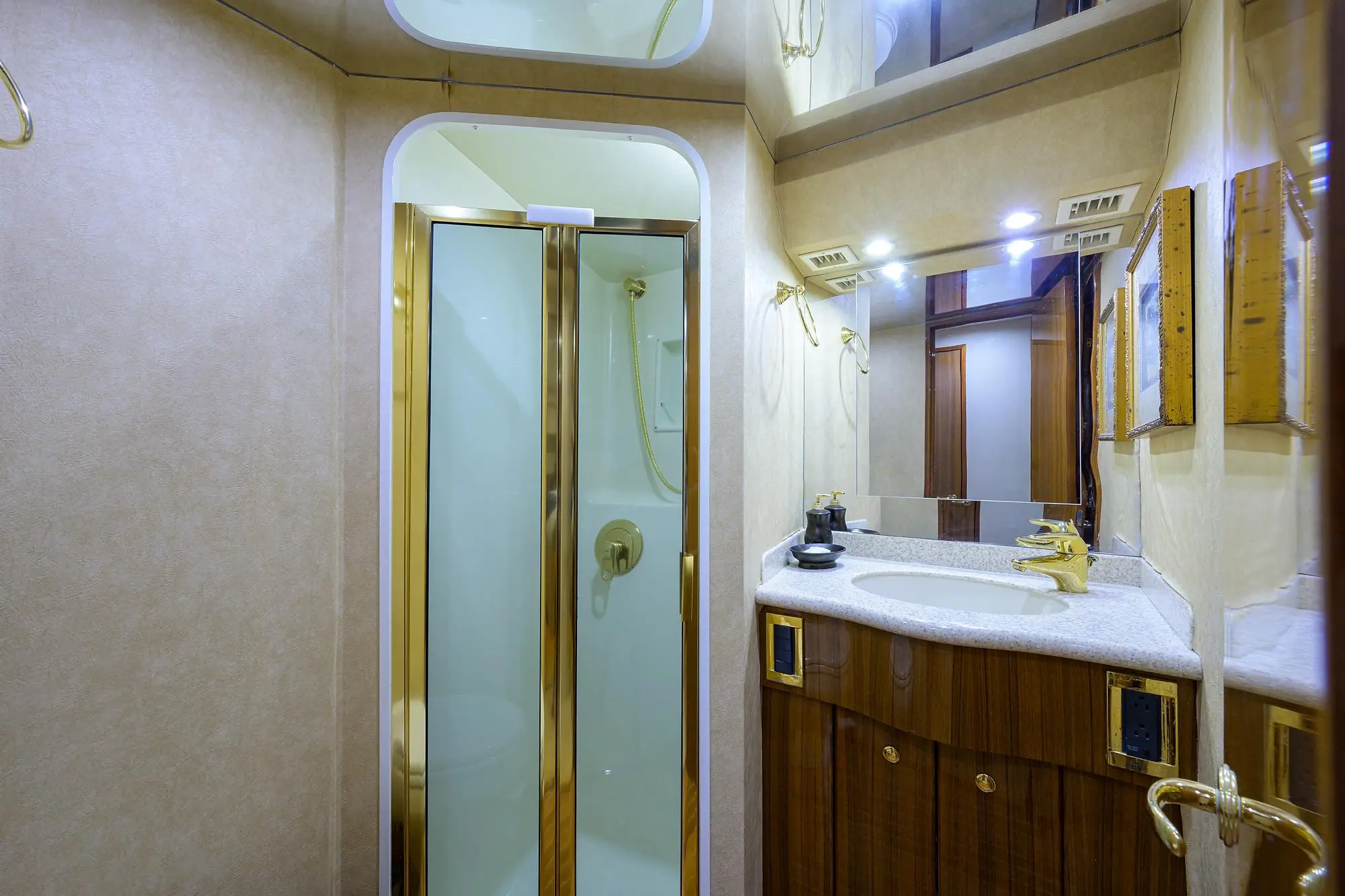 61 Viking 2005 Longport, New Jersey