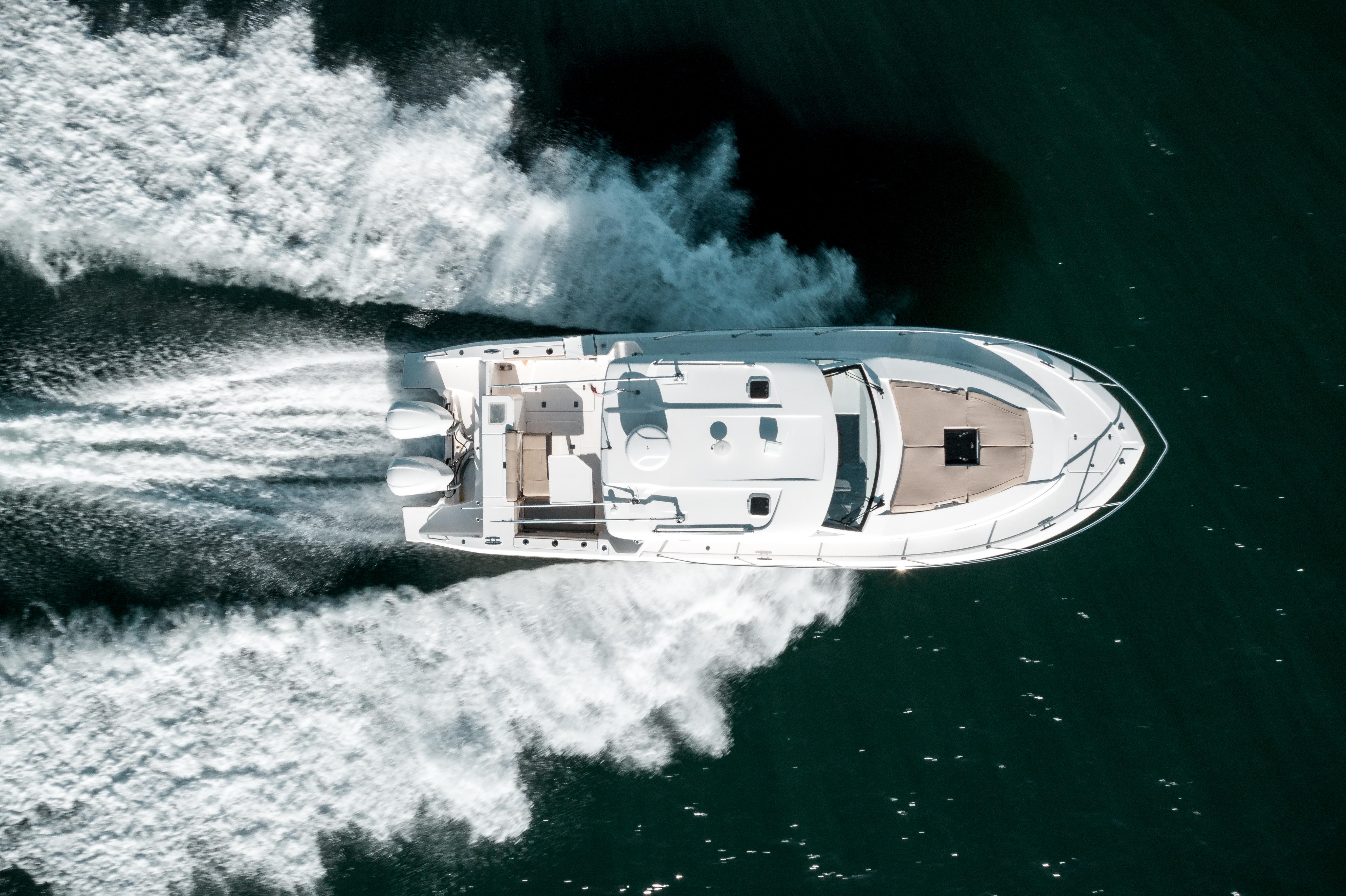 35 Pursuit 2016 Galatea Miami, Florida