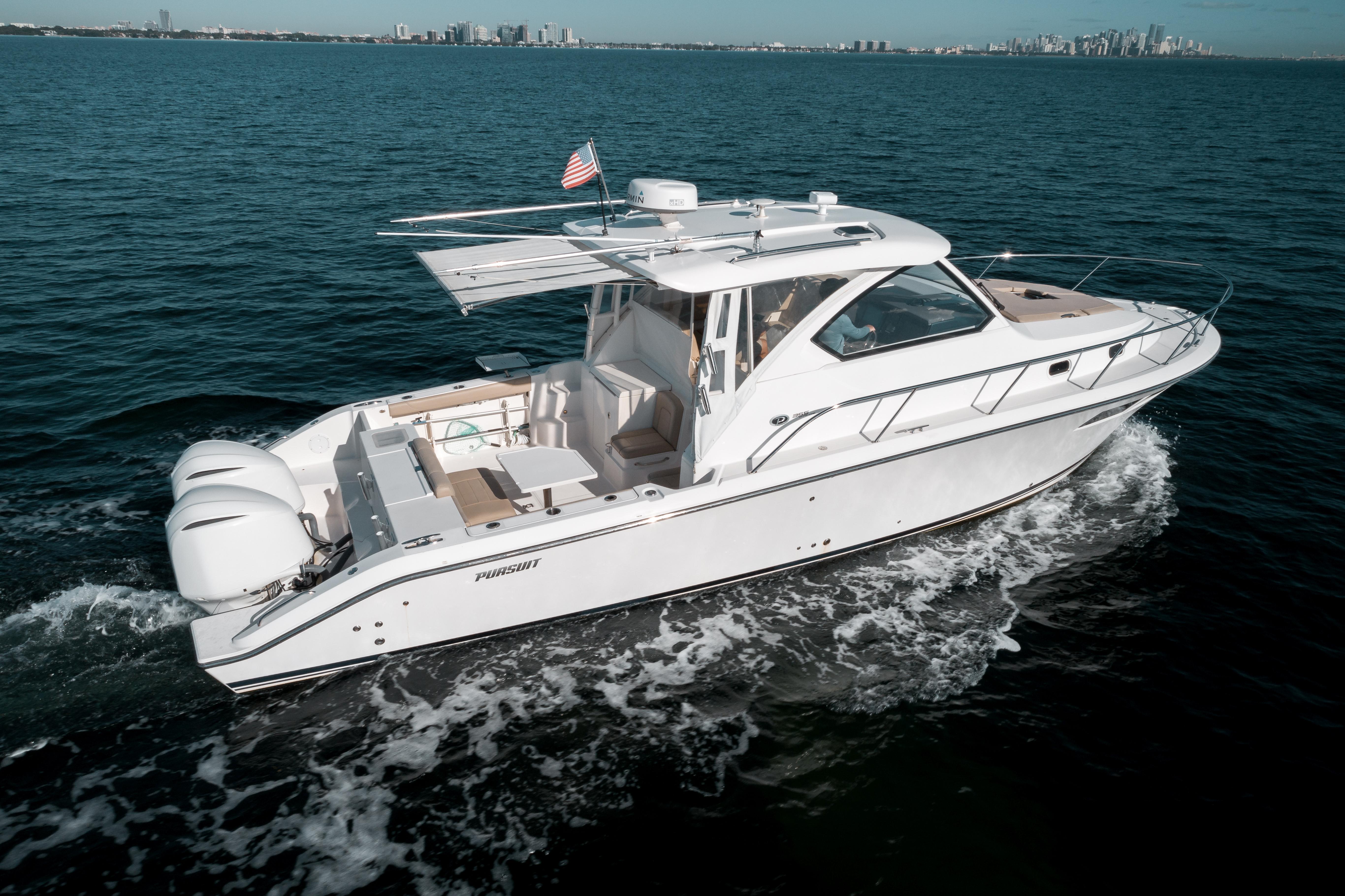 35 Pursuit 2016 Galatea Miami, Florida