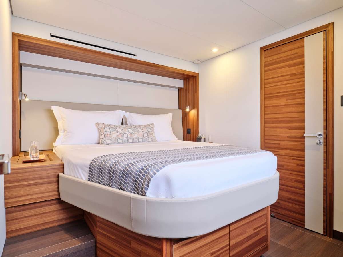 Alina Yacht Charter in Greece