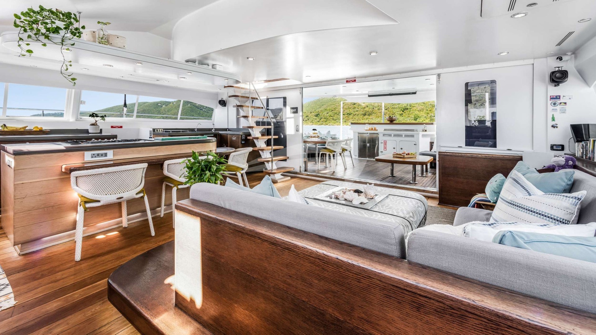 Hq2 Yacht Charter in Caribbean